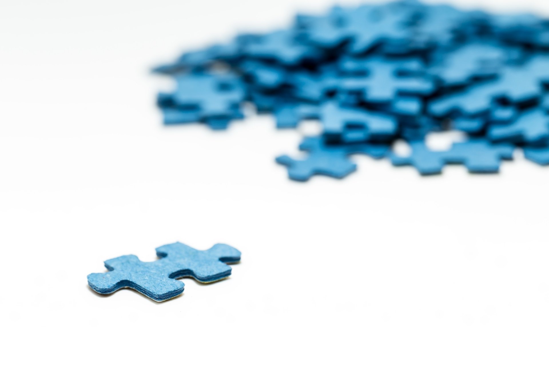 Download Minimalist Man Made Puzzle HD Wallpaper | 2560x1707 ...