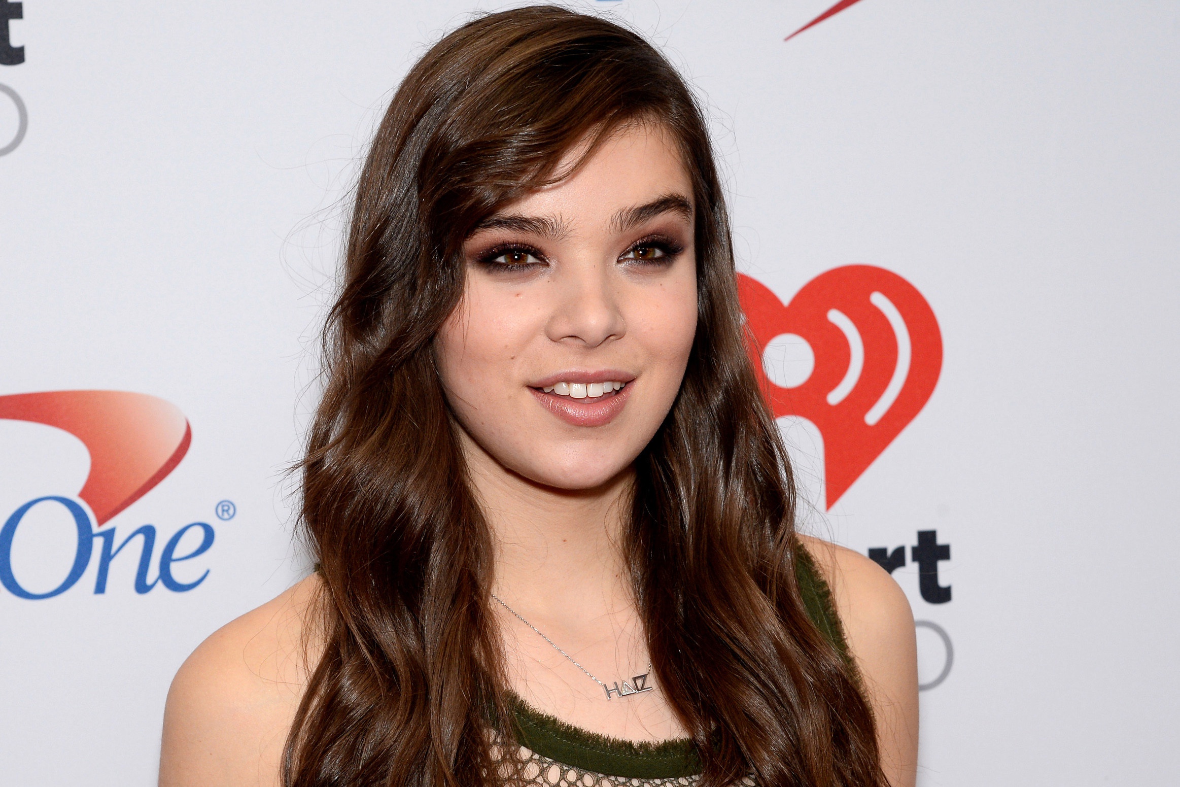 Download Brunette American Singer Actress Celebrity Hailee Steinfeld HD ...