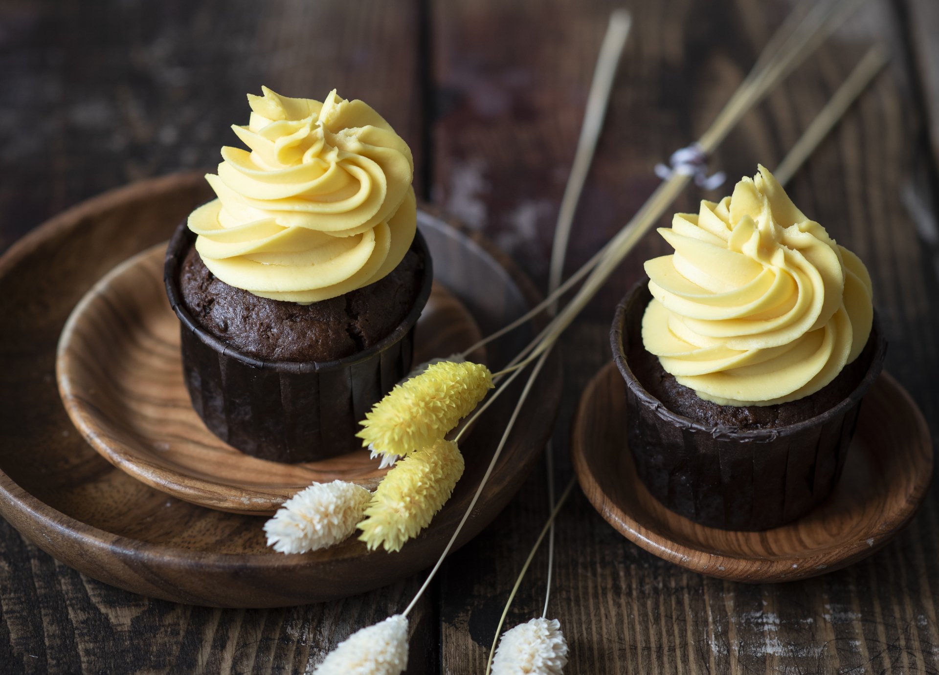2K Quad HD Cupcake Bliss — Lemon-Frosted Sweets Wallpaper | 3235x2326 ...