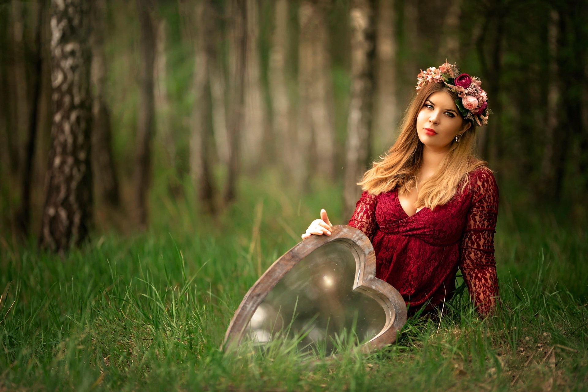 Download Lipstick Blonde Wreath Mirror Red Dress Heart-shaped Woman ...