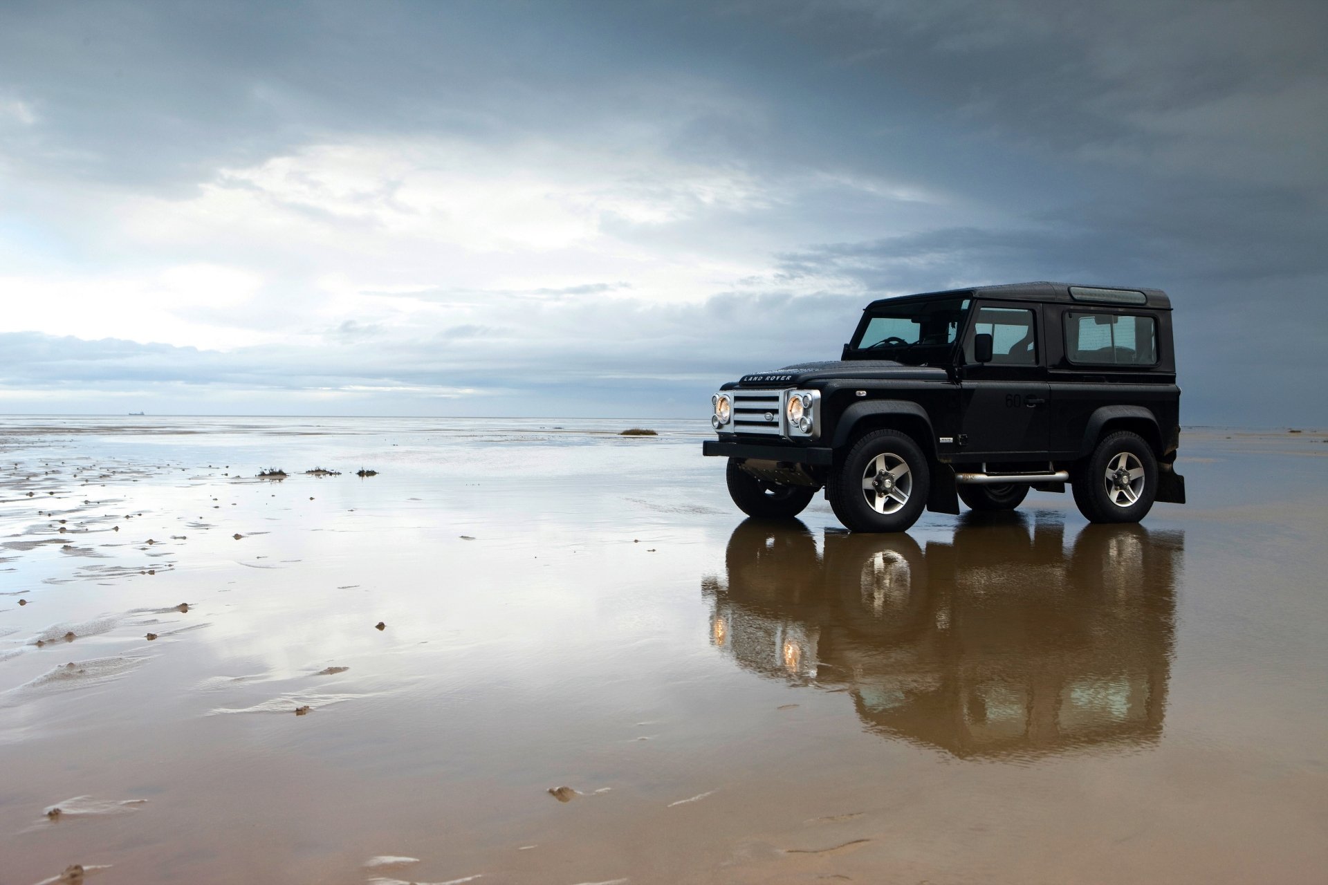 Land Rover Defender SUV: 4K Ultra HD Off-Road Adventure Wallpaper
