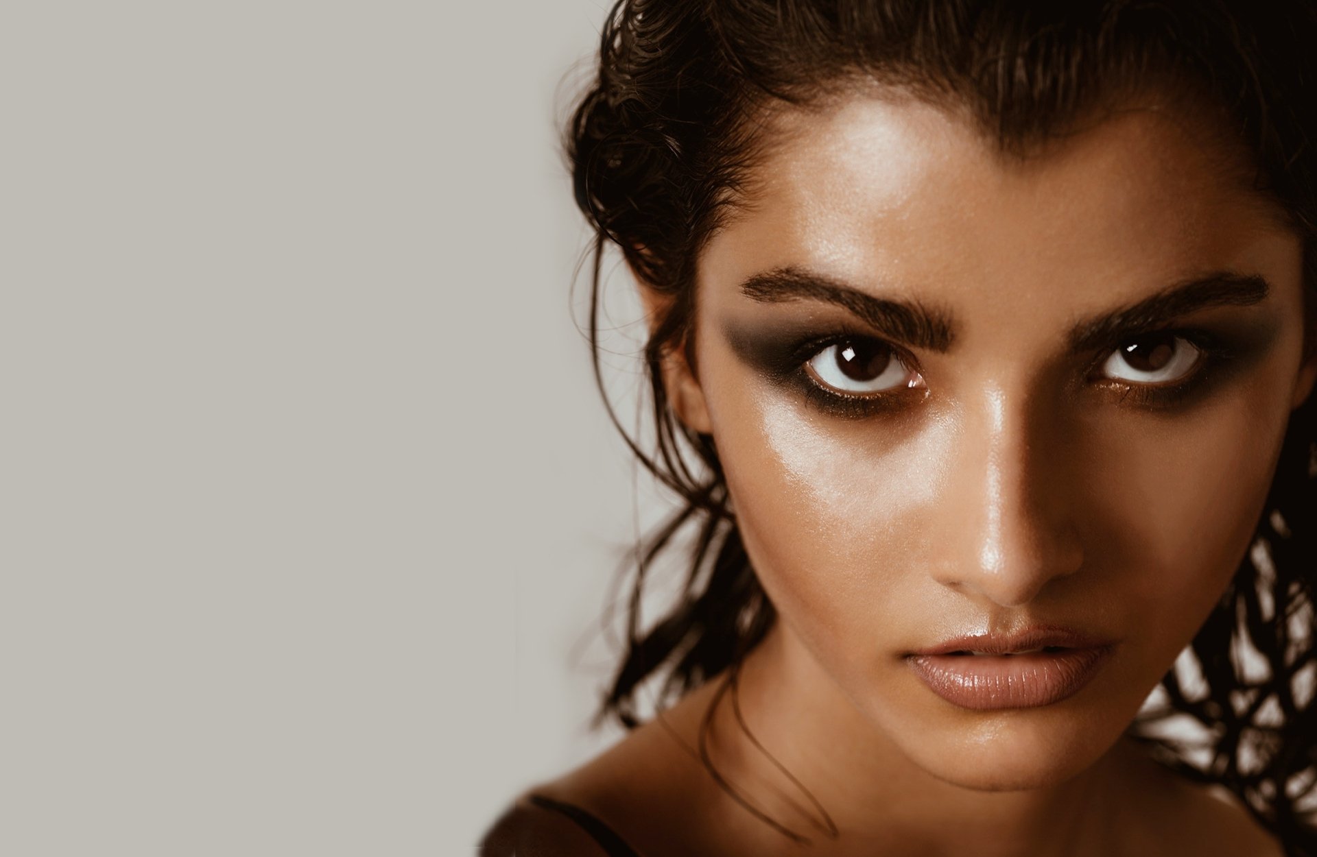 Download Stare Brown Eyes Model Woman Face HD Wallpaper