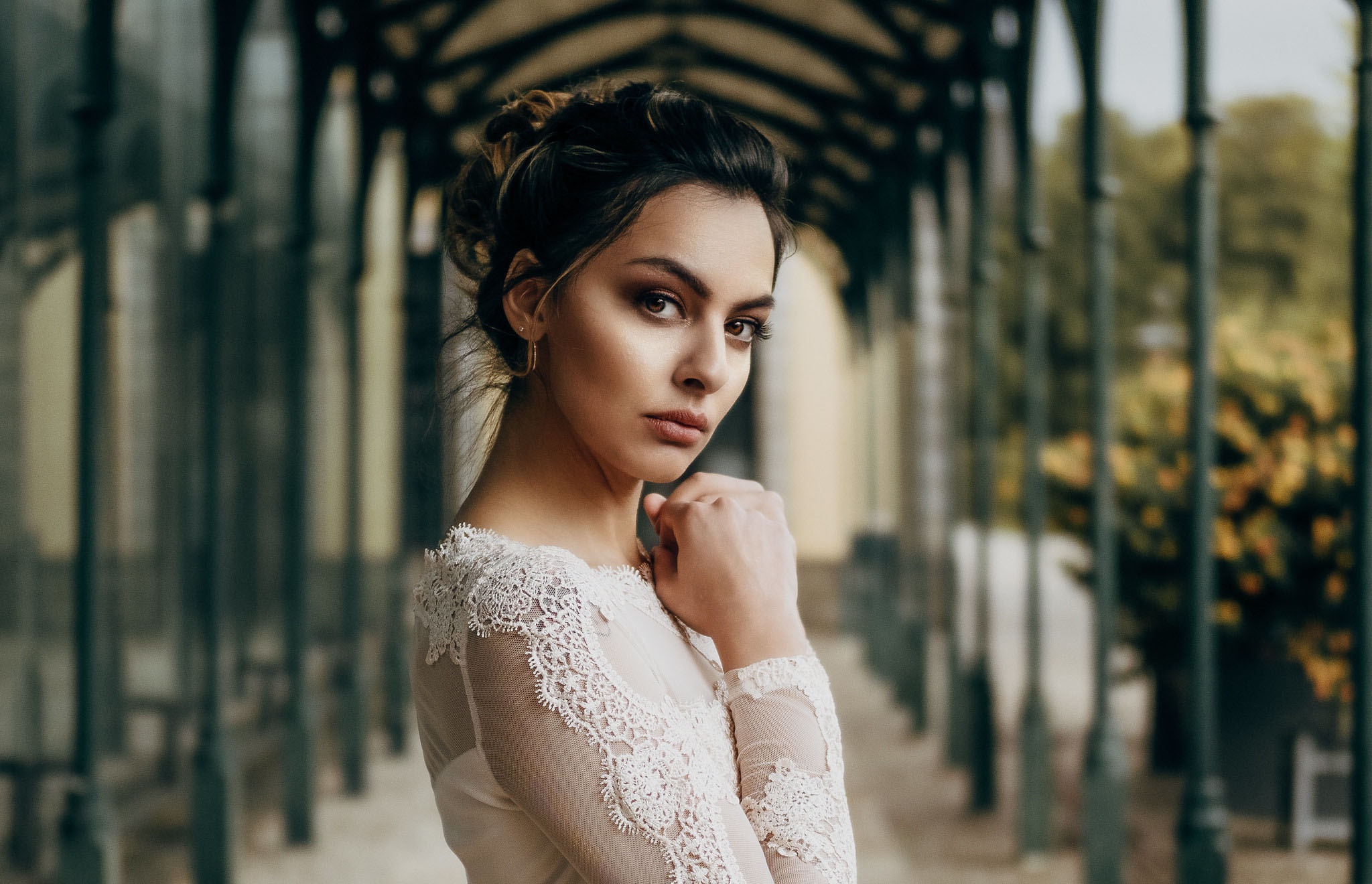 Download Brunette Face Woman Model HD Wallpaper