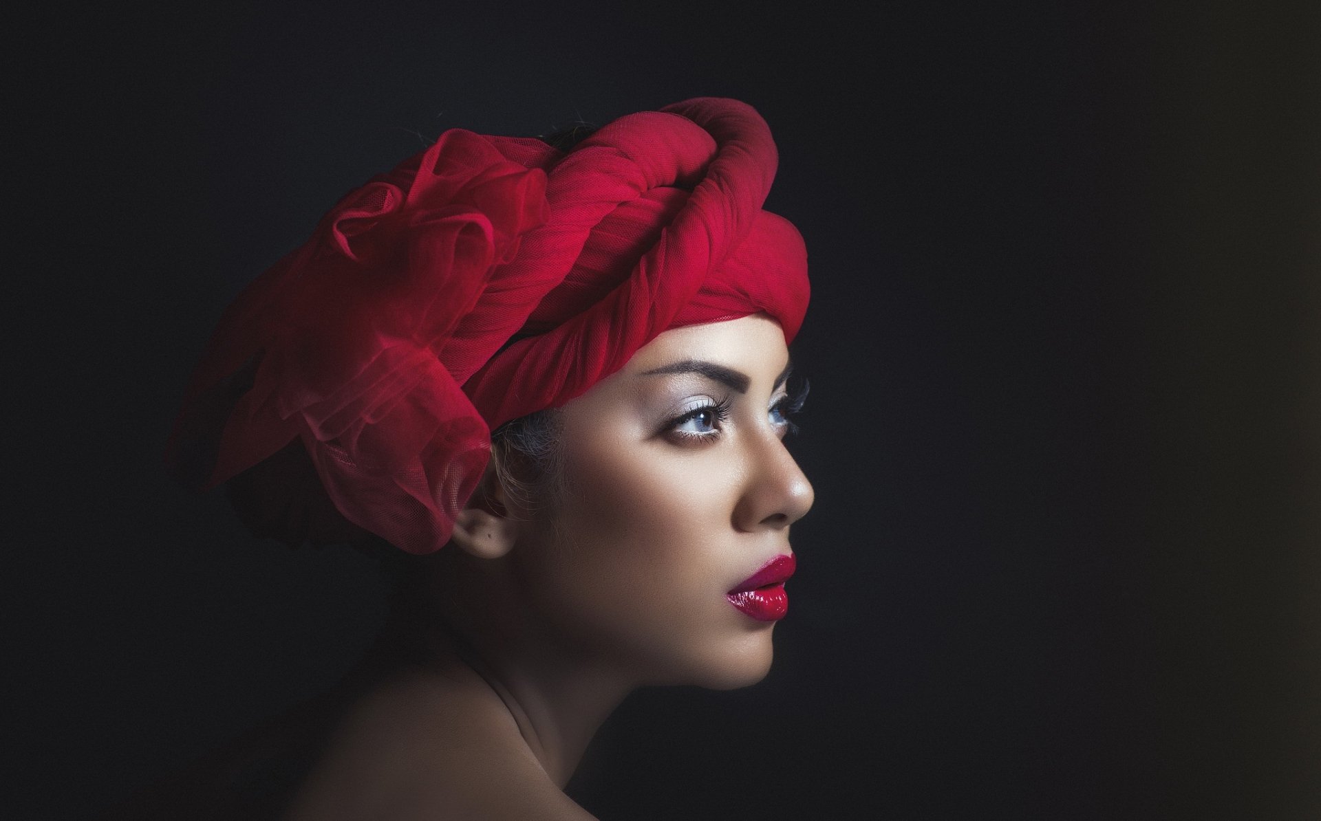 Download Makeup Profile Face Portrait Woman Model HD Wallpaper