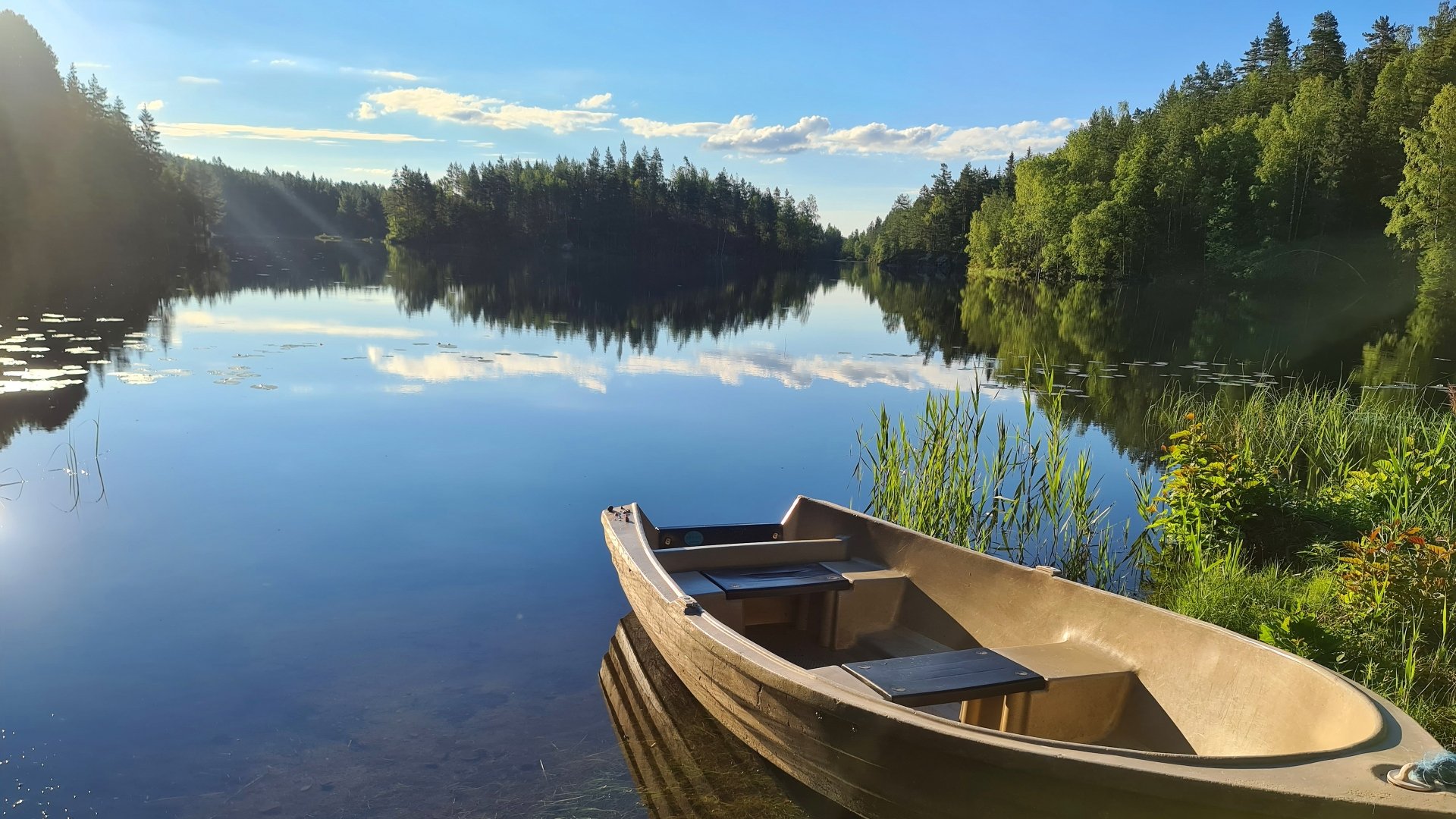 4K Ultra HD: Boat on Mirror Lake — Tranquil Reflection | 3840x2160 ...