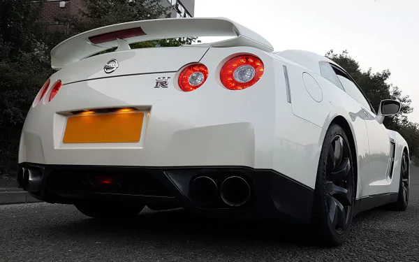 Download Nissan GT-R R35 4k Ultra HD Wallpaper