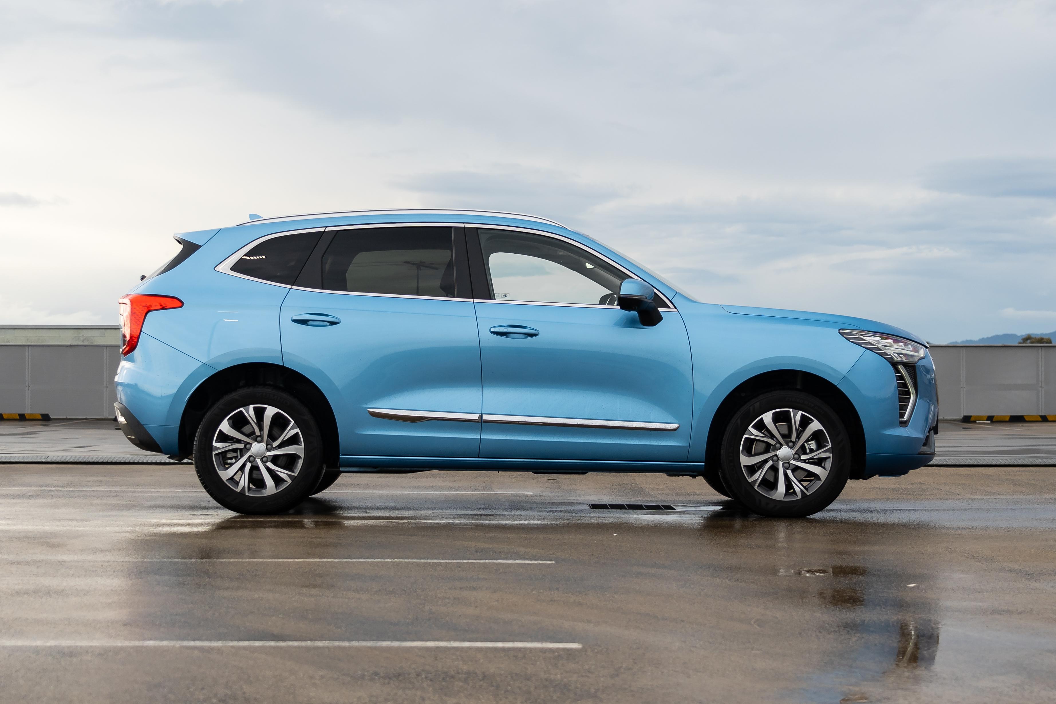 Download SUV Vehicle Haval Jolion HD Wallpaper