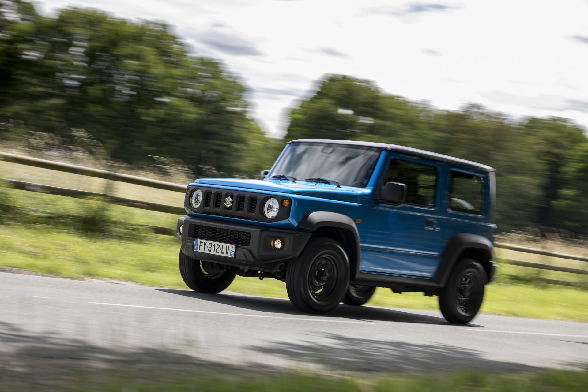 Download Vehicle Suzuki Jimny 8k Ultra HD Wallpaper