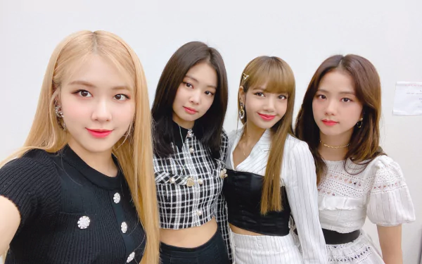 [20+] Rosé (Singer) Wallpapers