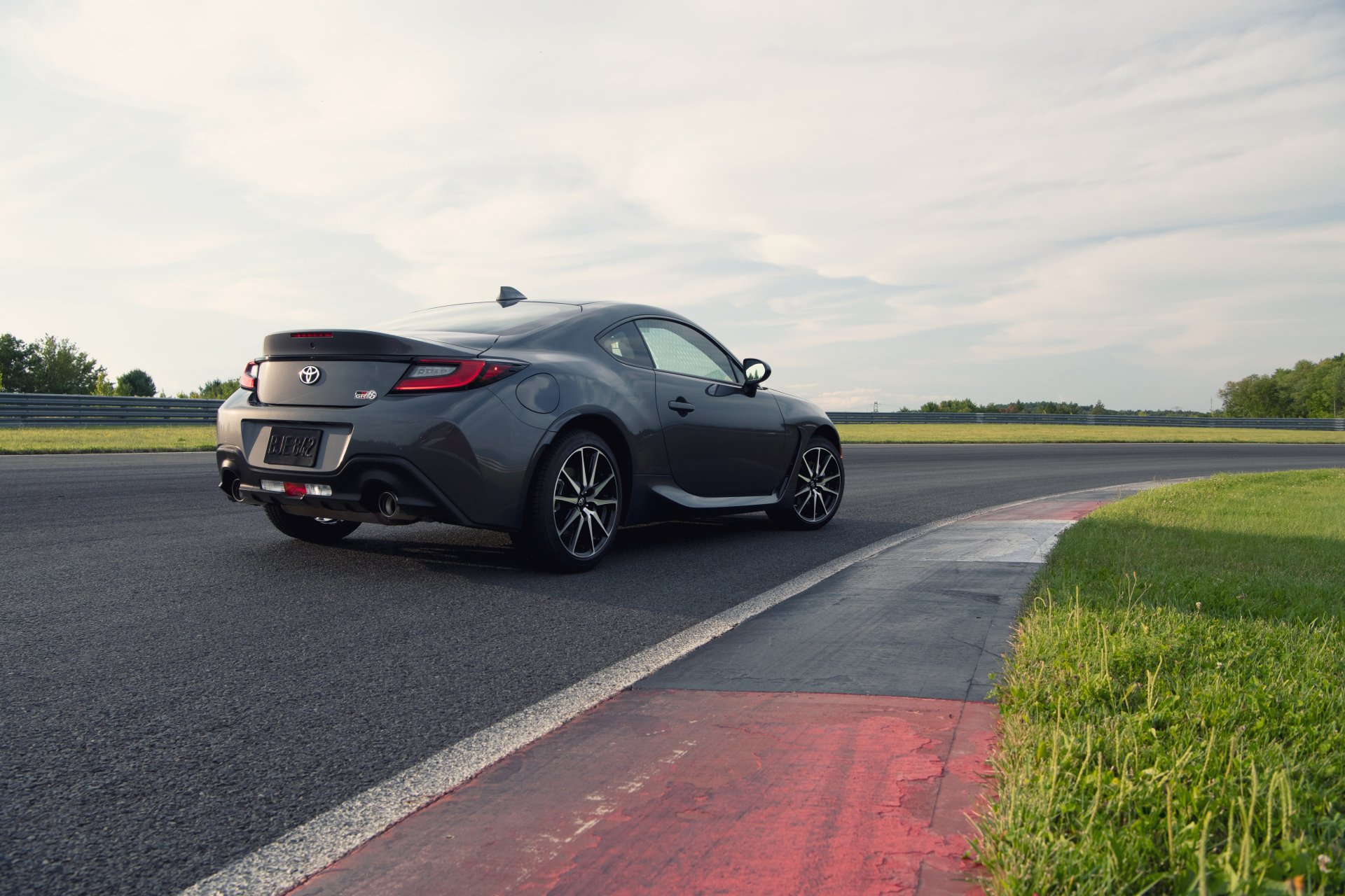 Download Vehicle Toyota GR 86 8k Ultra HD Wallpaper