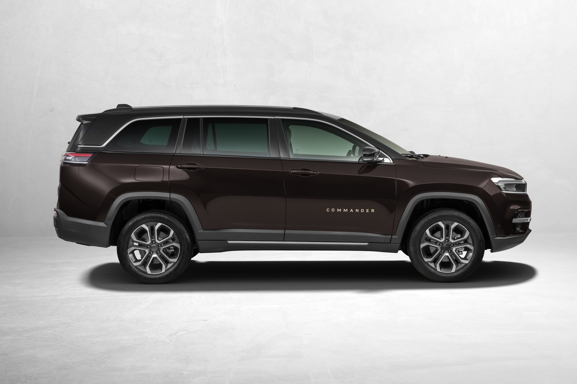 Download Vehicle Jeep Commander 8k Ultra HD Wallpaper