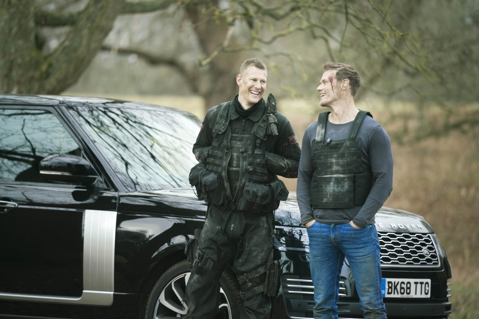 Download Tom Hopper Sam Heughan Movie SAS: Red Notice HD Wallpaper