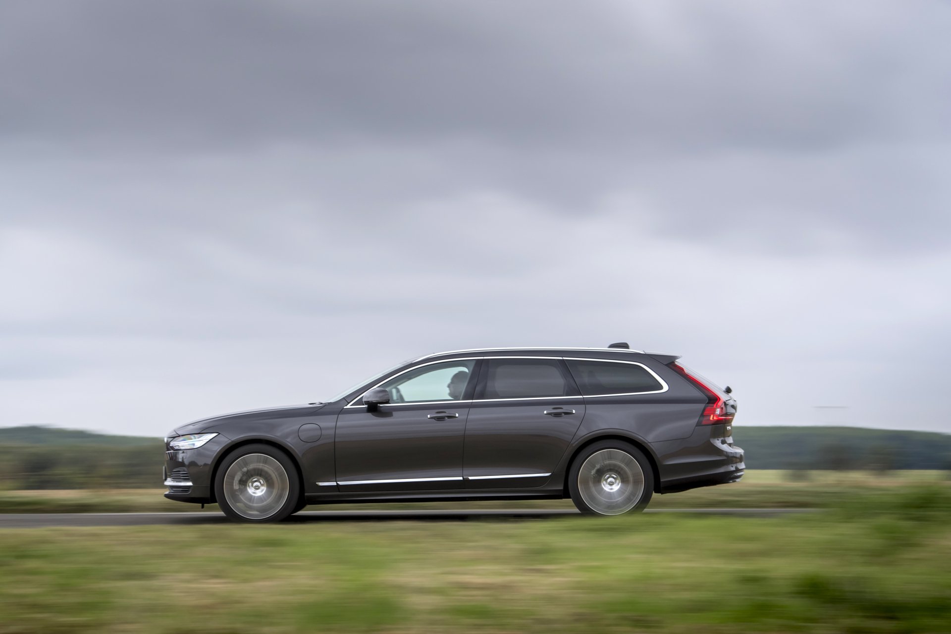 Download Volvo V90 Vehicle Volvo V90 T6 AWD 4k Ultra HD Wallpaper