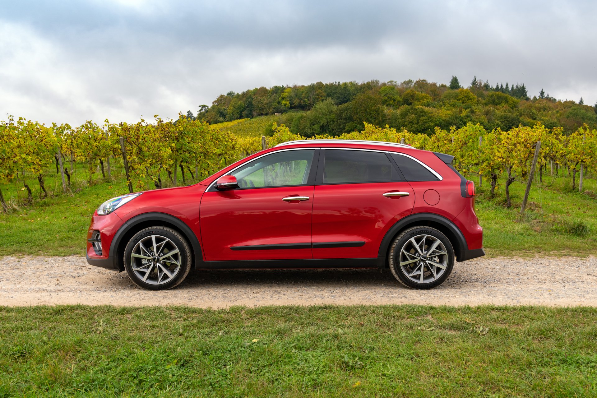 Download SUV Kia Niro EcoHybrid Vehicle Kia Niro 4k Ultra HD Wallpaper