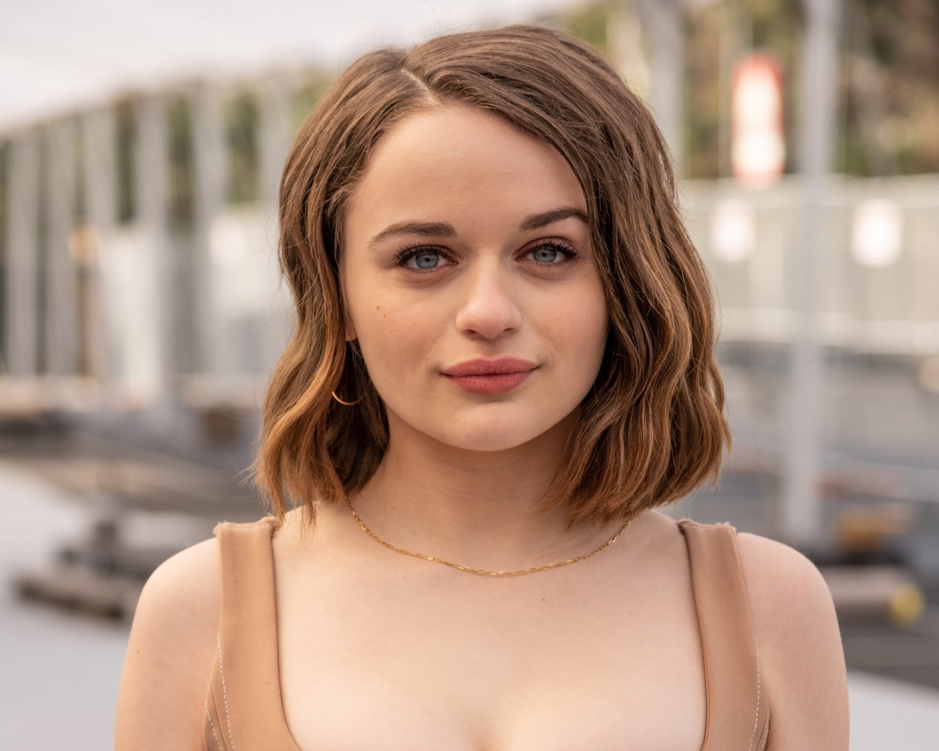 Joey King HD Celebrity Wallpaper – Stunning Close-Up Portrait