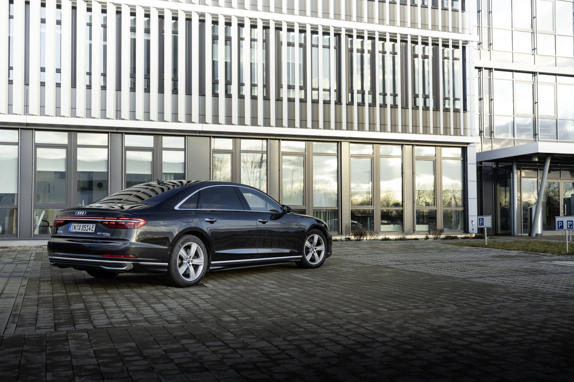 Download Audi A8 L 60 TFSI E Quattro S Line Vehicle Audi A8 8k Ultra HD ...