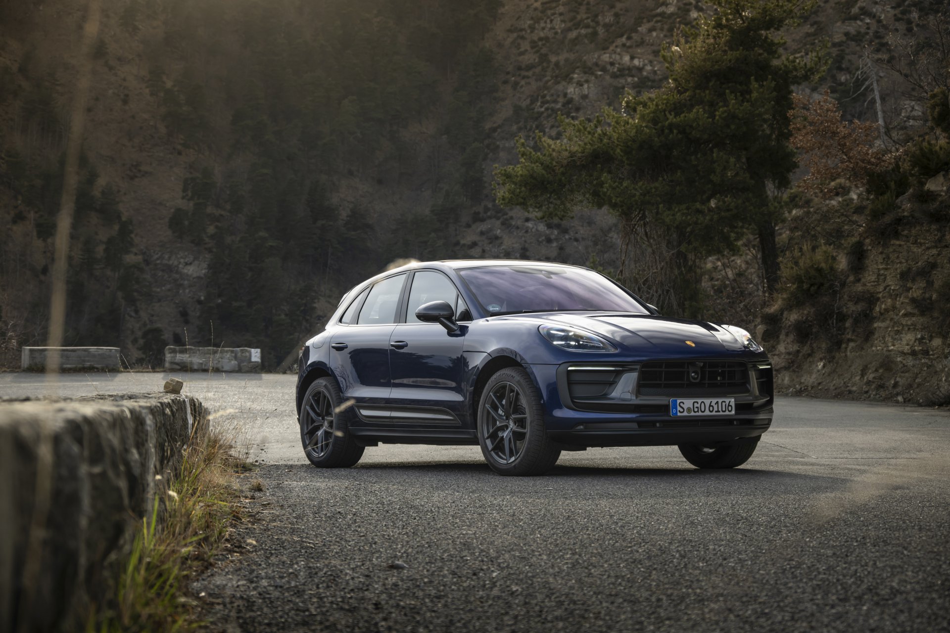 Download Vehicle Porsche Macan Turbo 4k Ultra HD Wallpaper