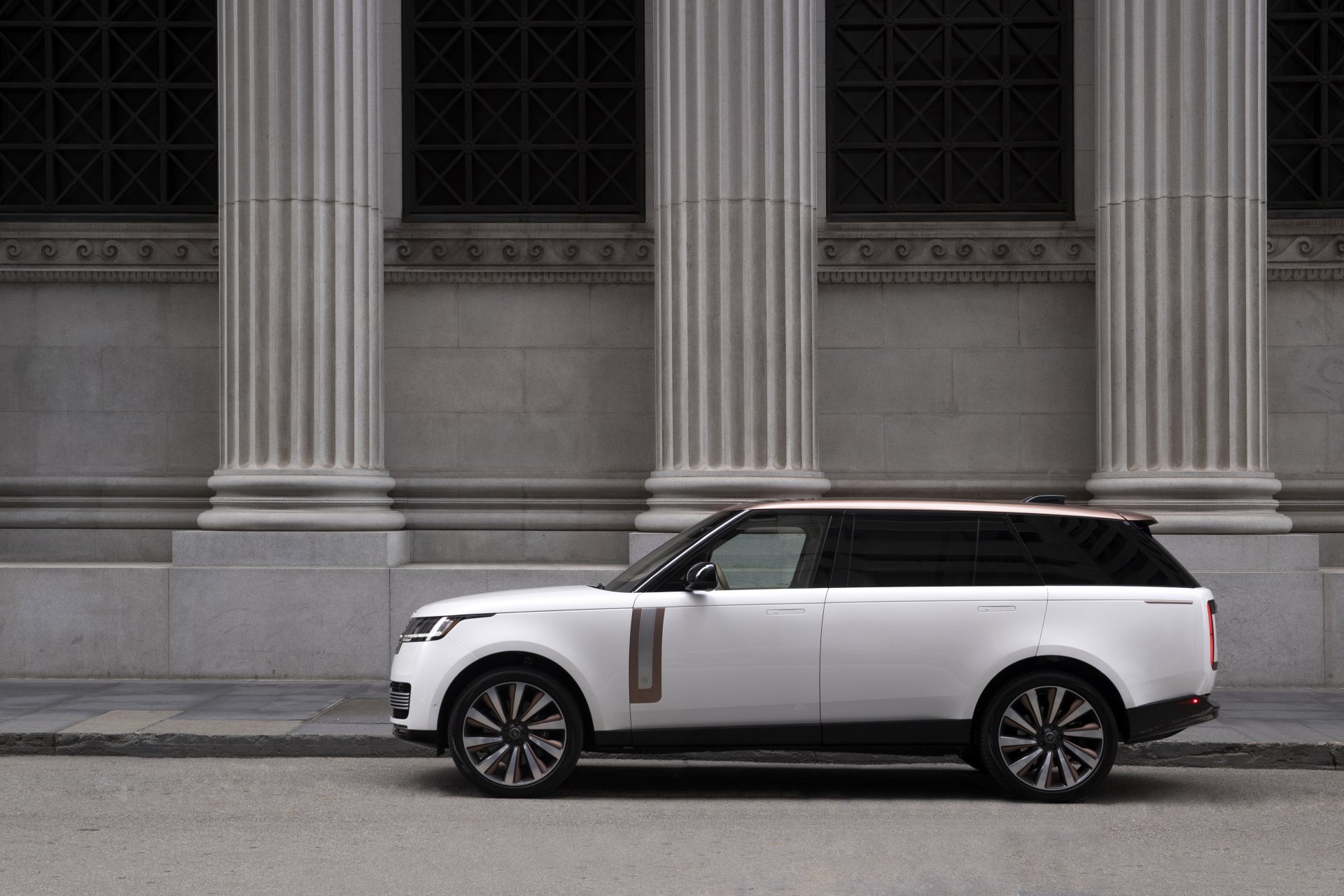 Download Vehicle Range Rover SV 4k Ultra HD Wallpaper