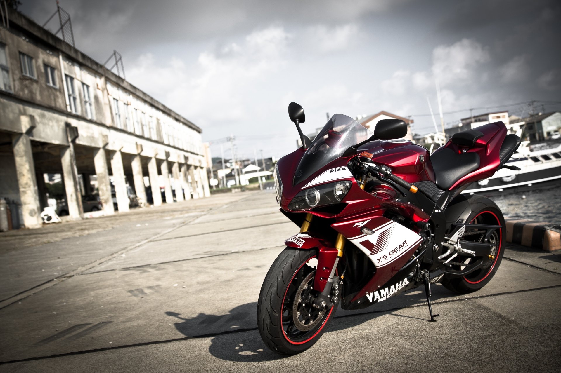 Download Vehicle Yamaha YZF-R1 4k Ultra HD Wallpaper