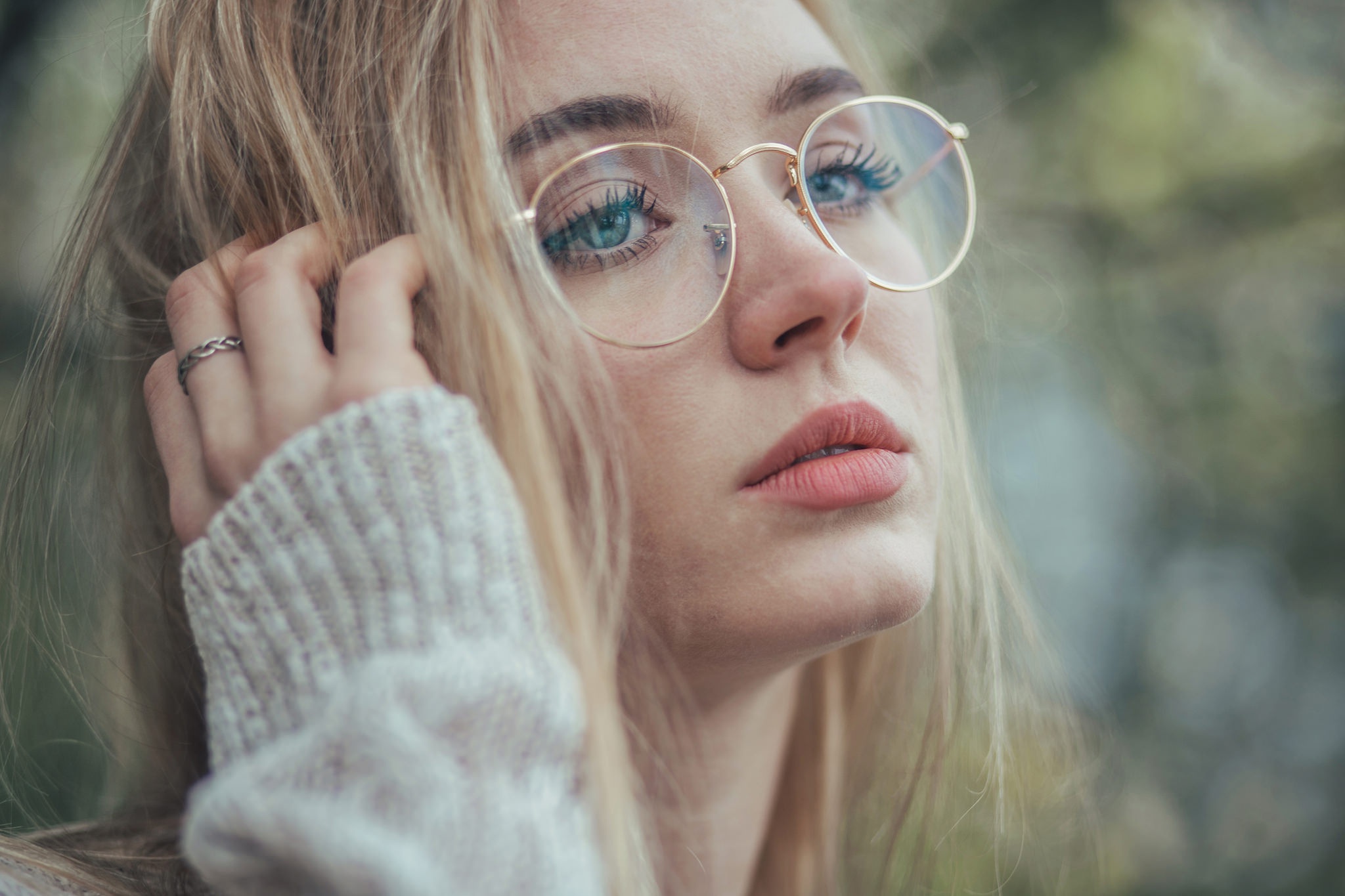 Download Woman Face HD Wallpaper