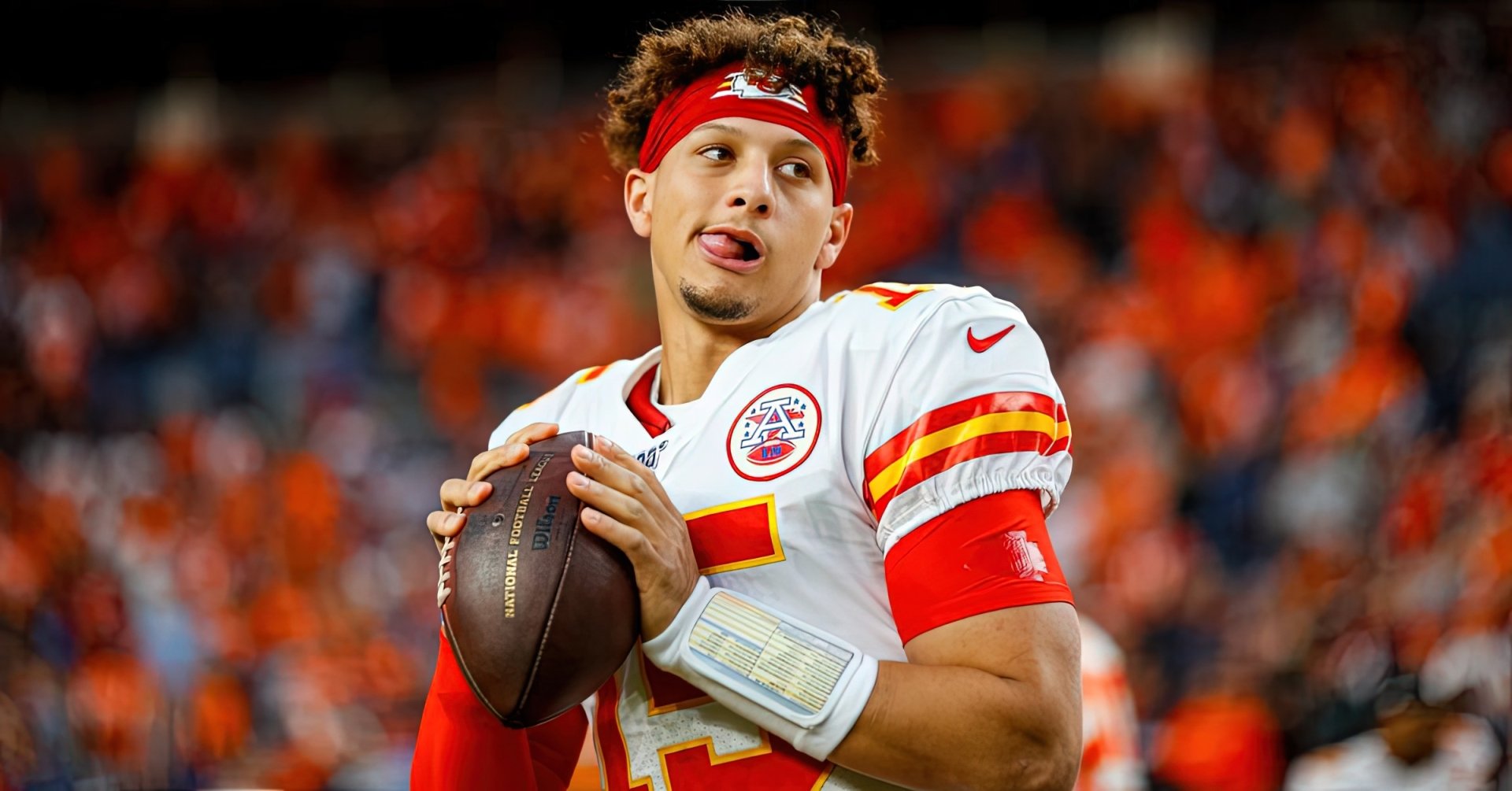 Patrick Mahomes HD Wallpaper - Football Quarterback in Action
