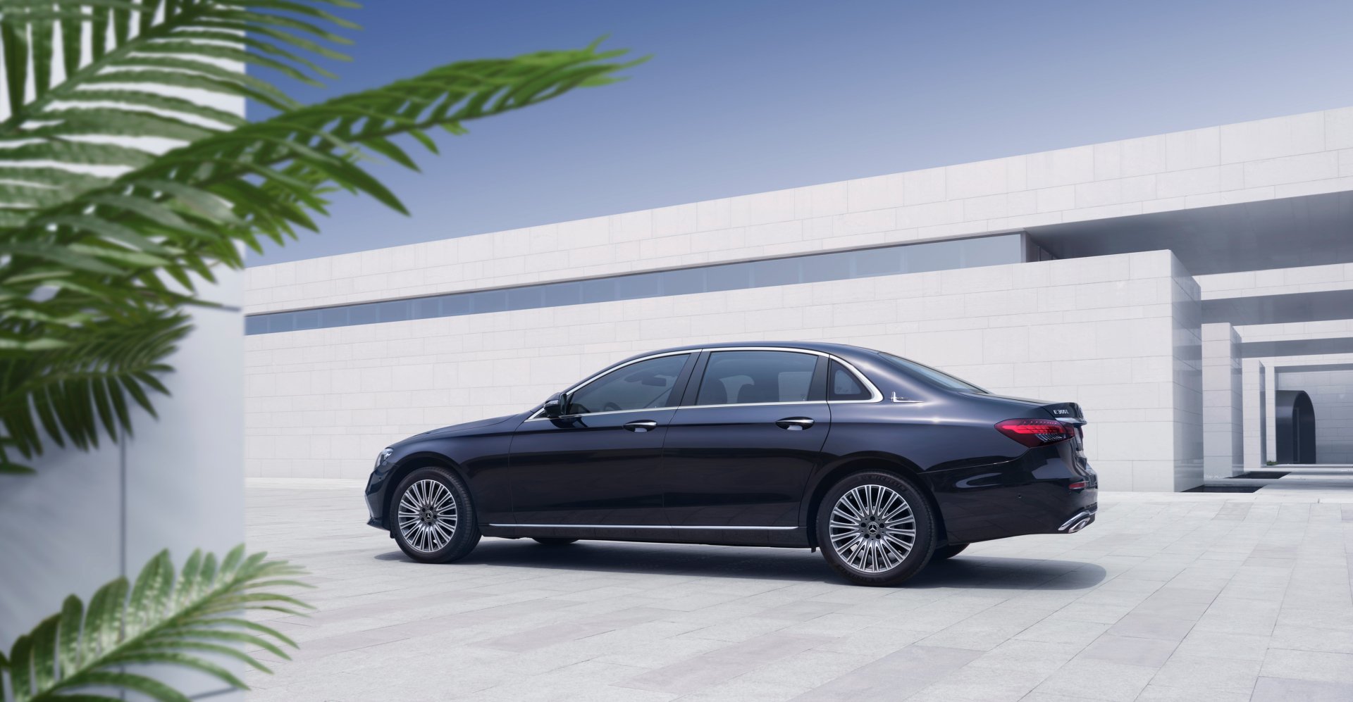 Download Vehicle Mercedes-Benz E 300 4k Ultra HD Wallpaper