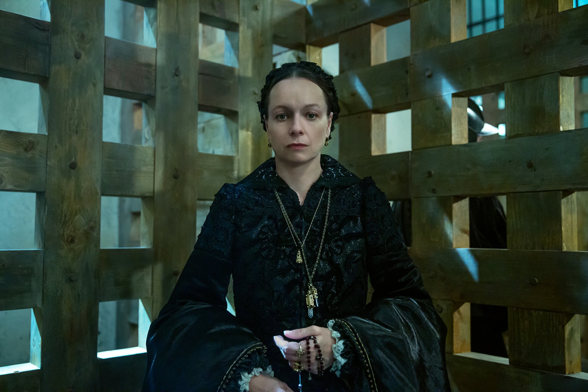 Download TV Show The Serpent Queen HD Wallpaper