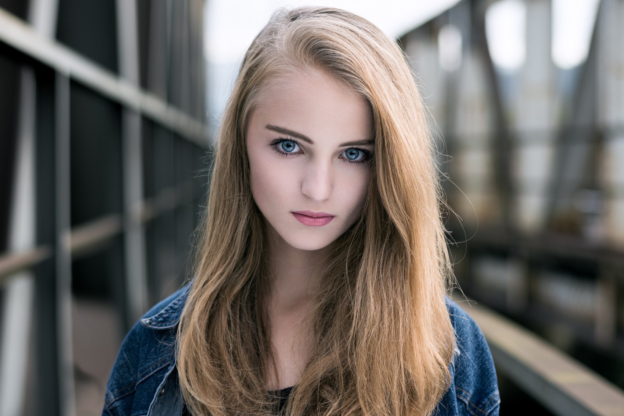 Download Woman Model HD Wallpaper