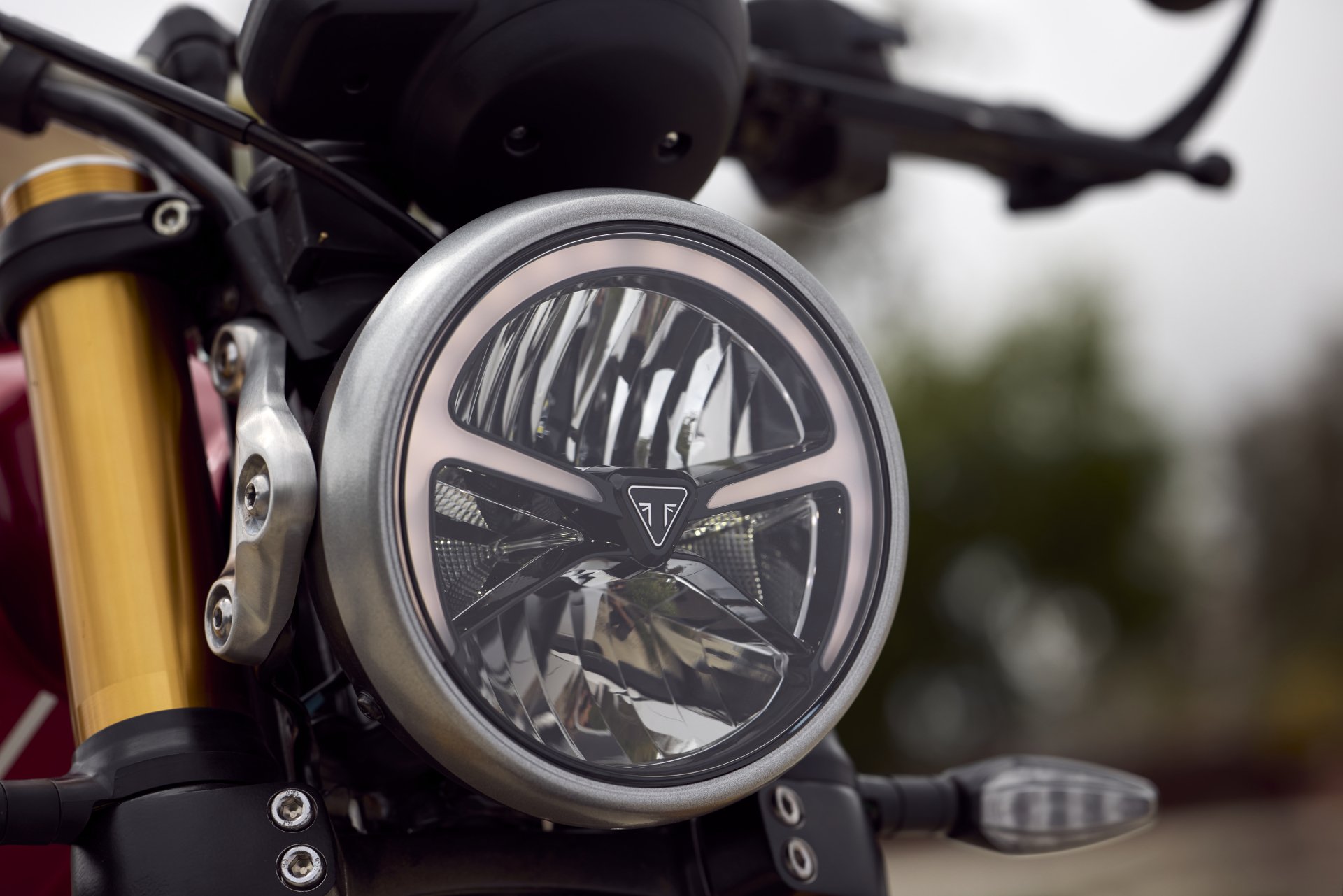 Triumph Speed 400 Motorcycle Headlight HD Wallpaper