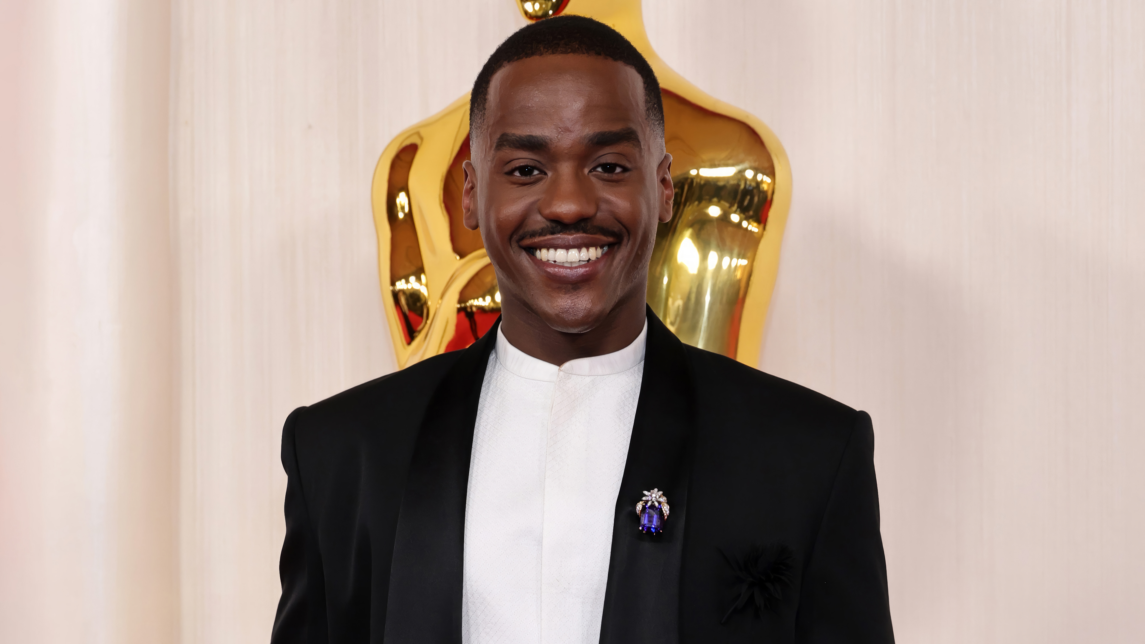 Oscars Event Elegance: HD Wallpaper of Distinguished Guest