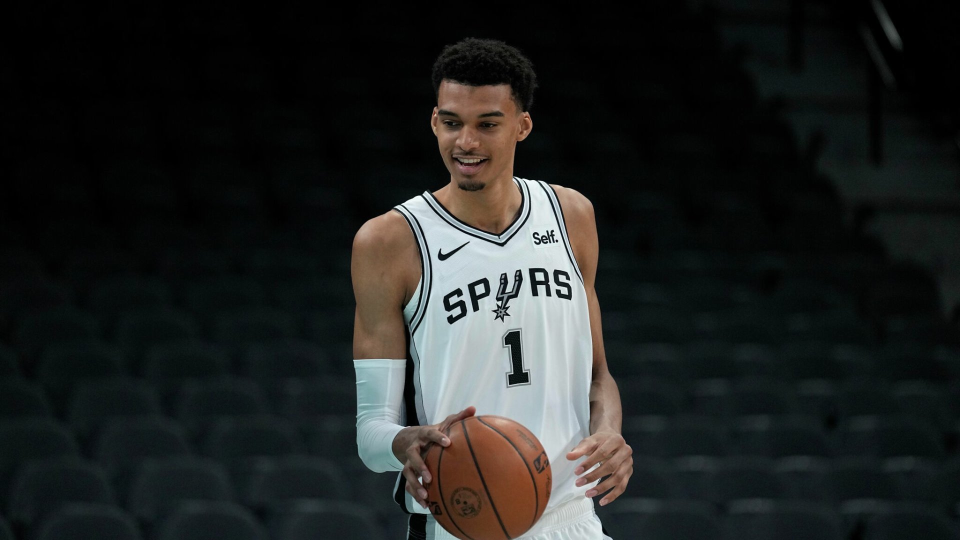 San Antonio Spurs Basketball HD Wallpaper with Promising Star Player