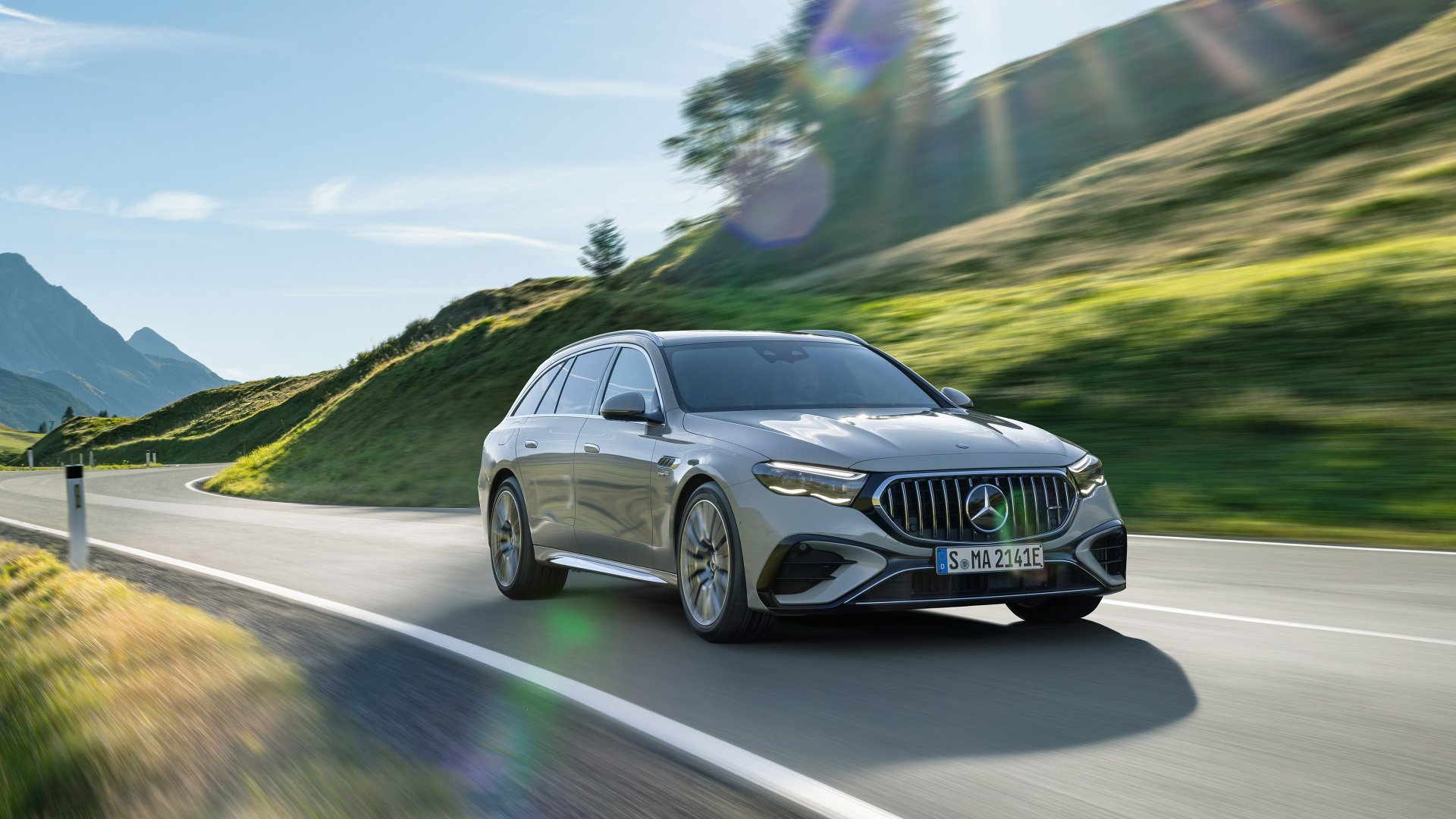 Mercedes-AMG E53 Hybrid HD Wallpaper - Dynamic Drive Experience