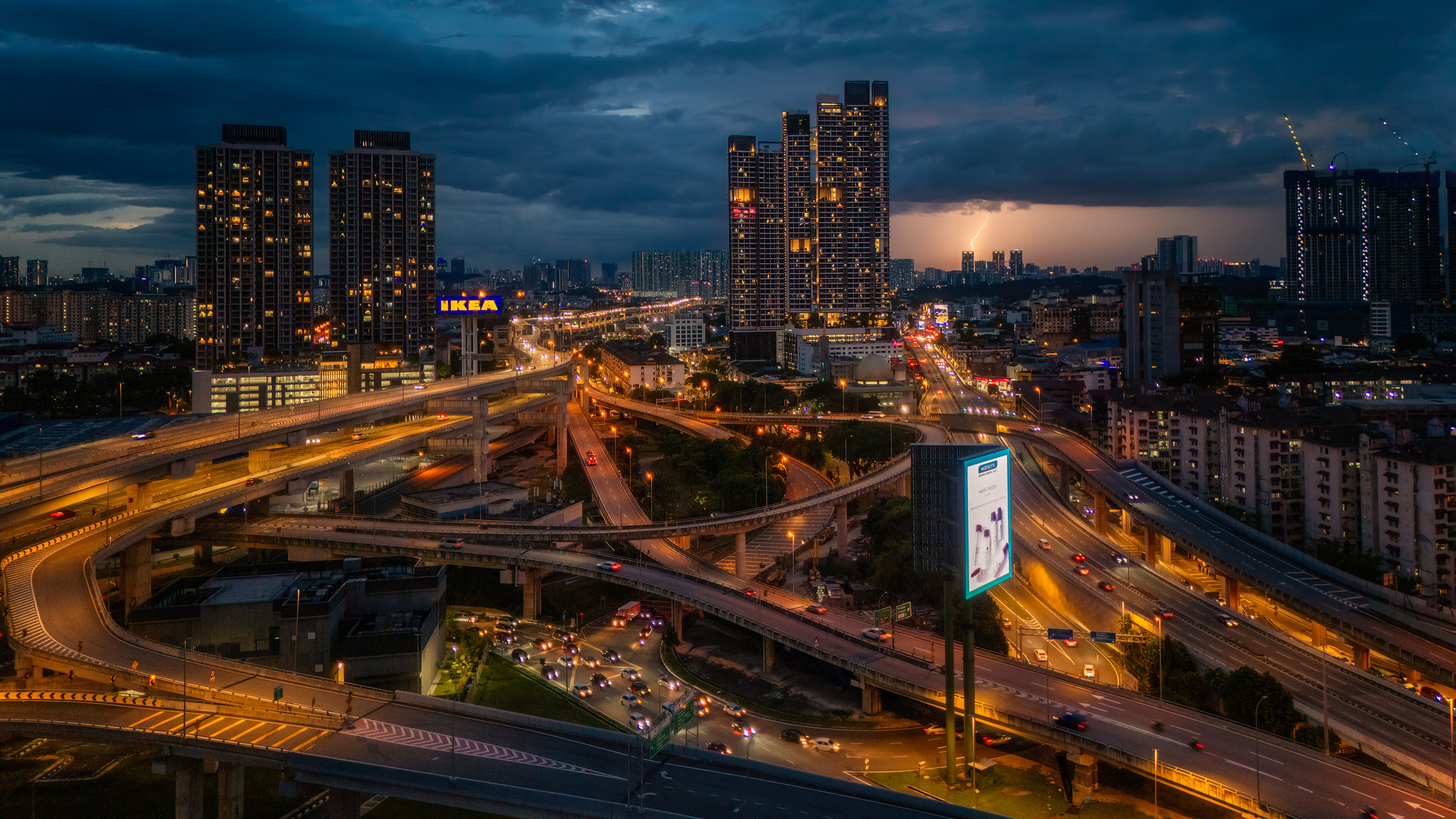 Download City At Night HD Wallpaper