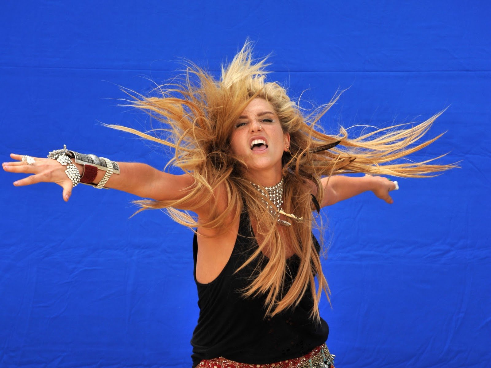 Download Music Kesha Wallpaper