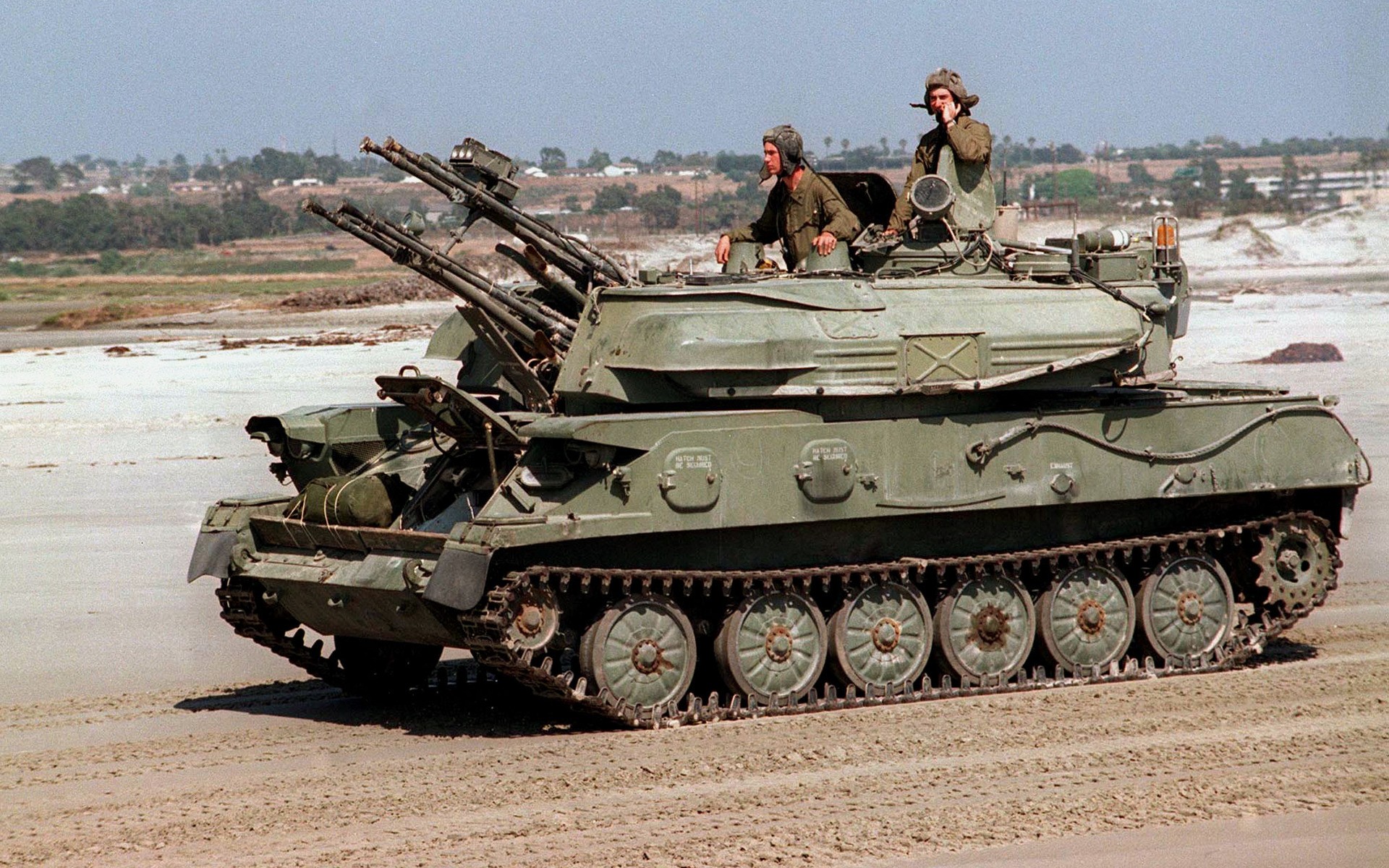 Download Military Tank HD Wallpaper