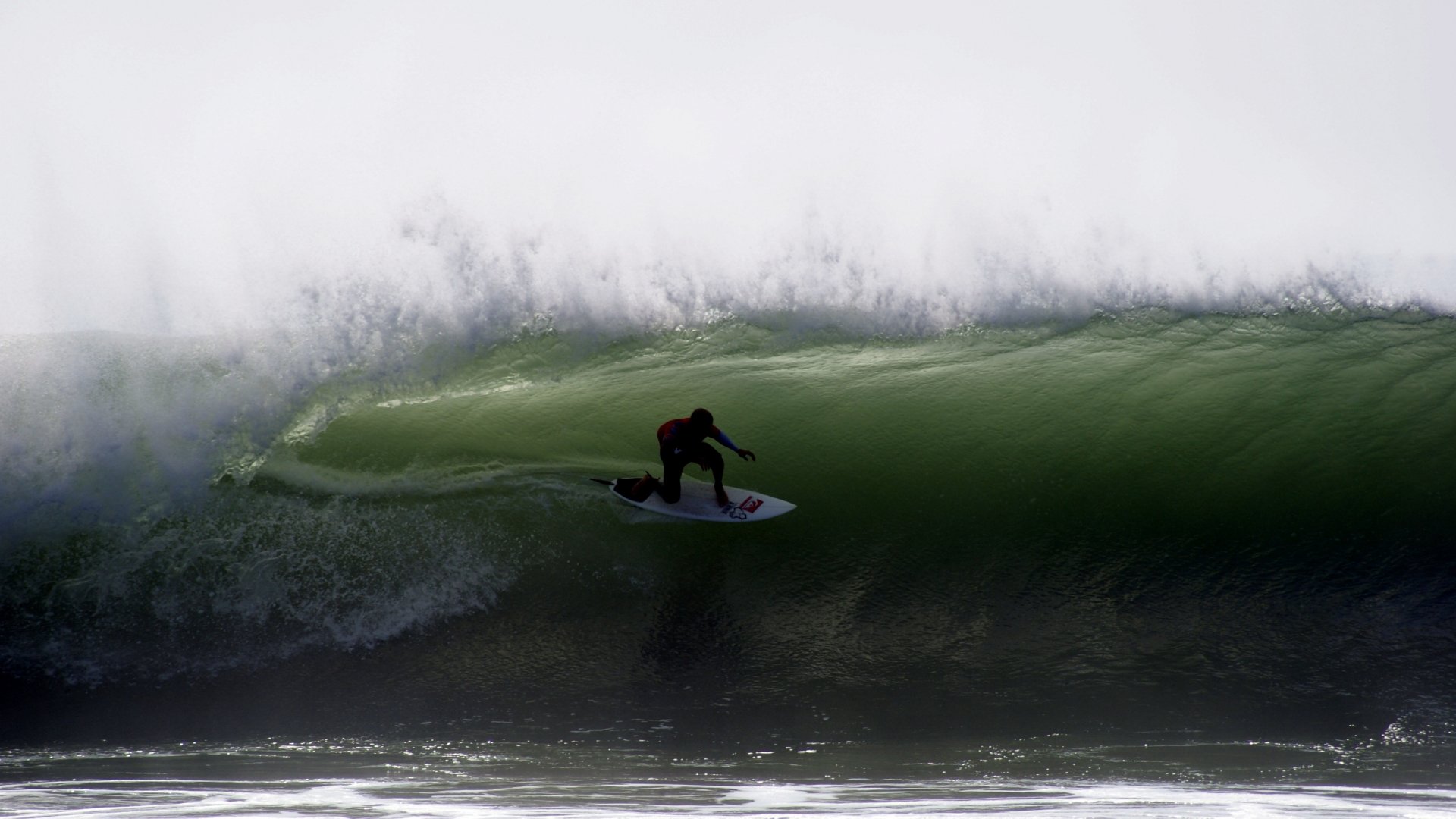 Download Surfing Sports HD Wallpaper