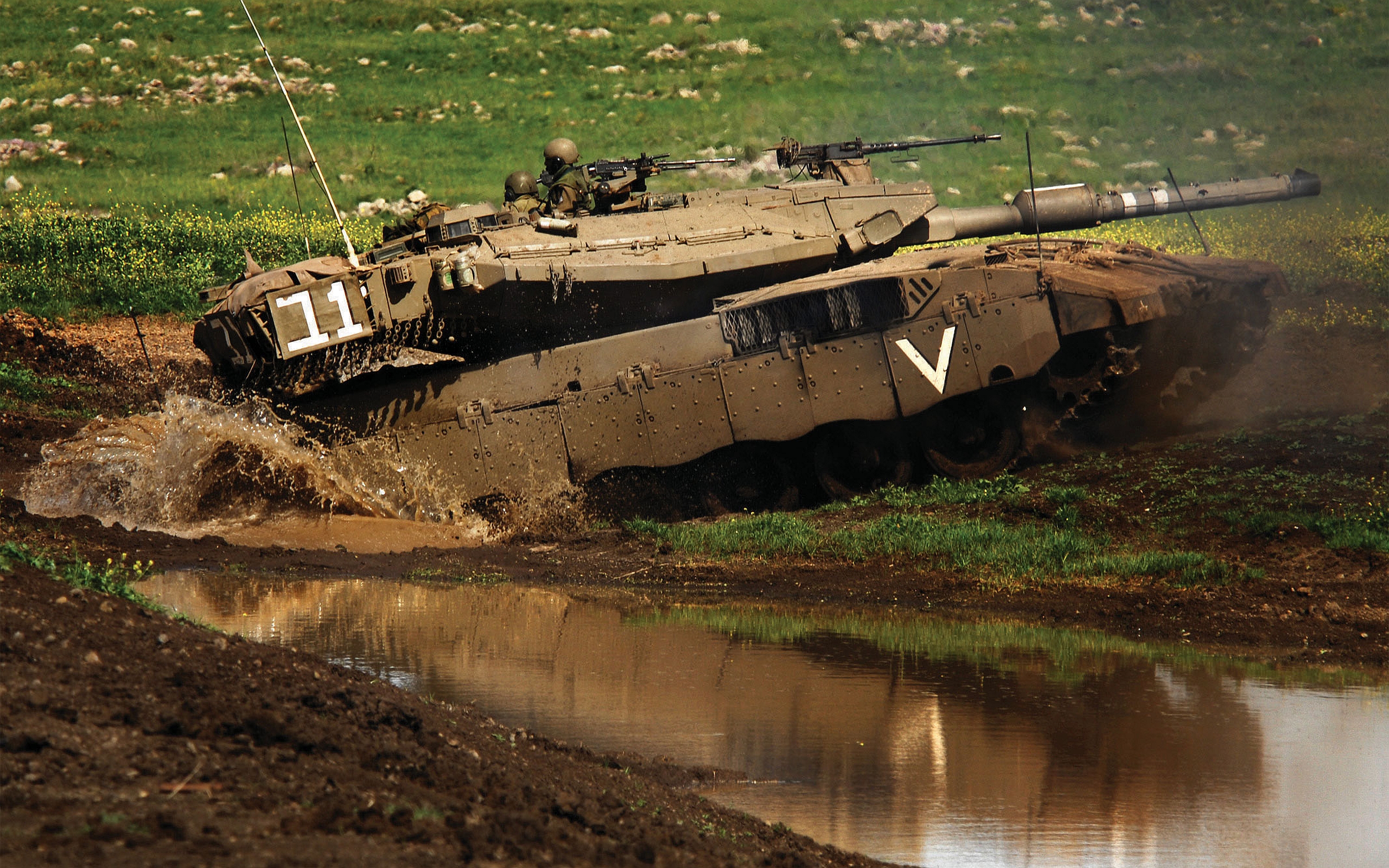 Download Military Tank HD Wallpaper