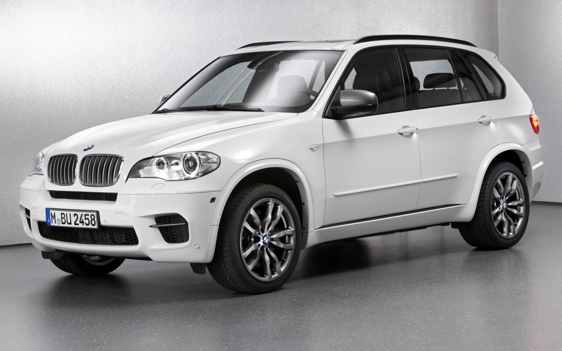 Sleek BMW SUV HD Wallpaper – Bold Vehicle Design