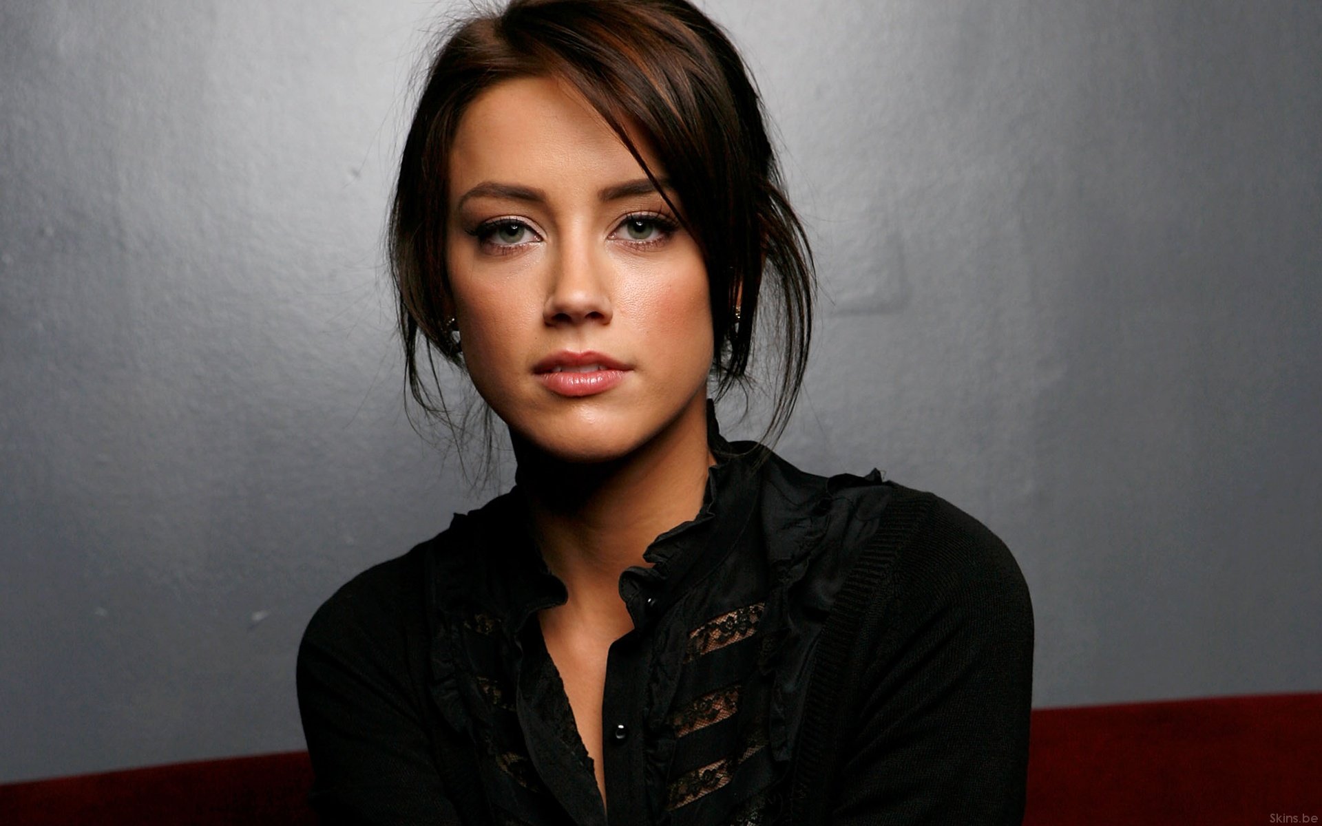 Amber Heard: Stunning HD Wallpaper Collection