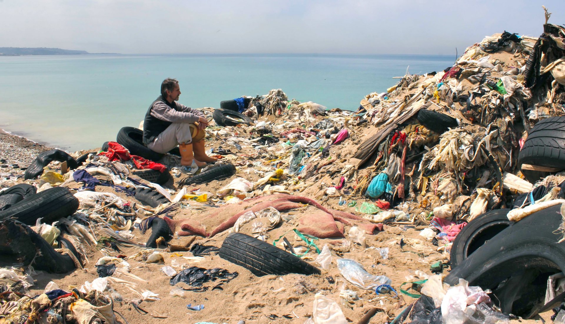 Download Movie Trashed Pollution Waste Beach HD Wallpaper