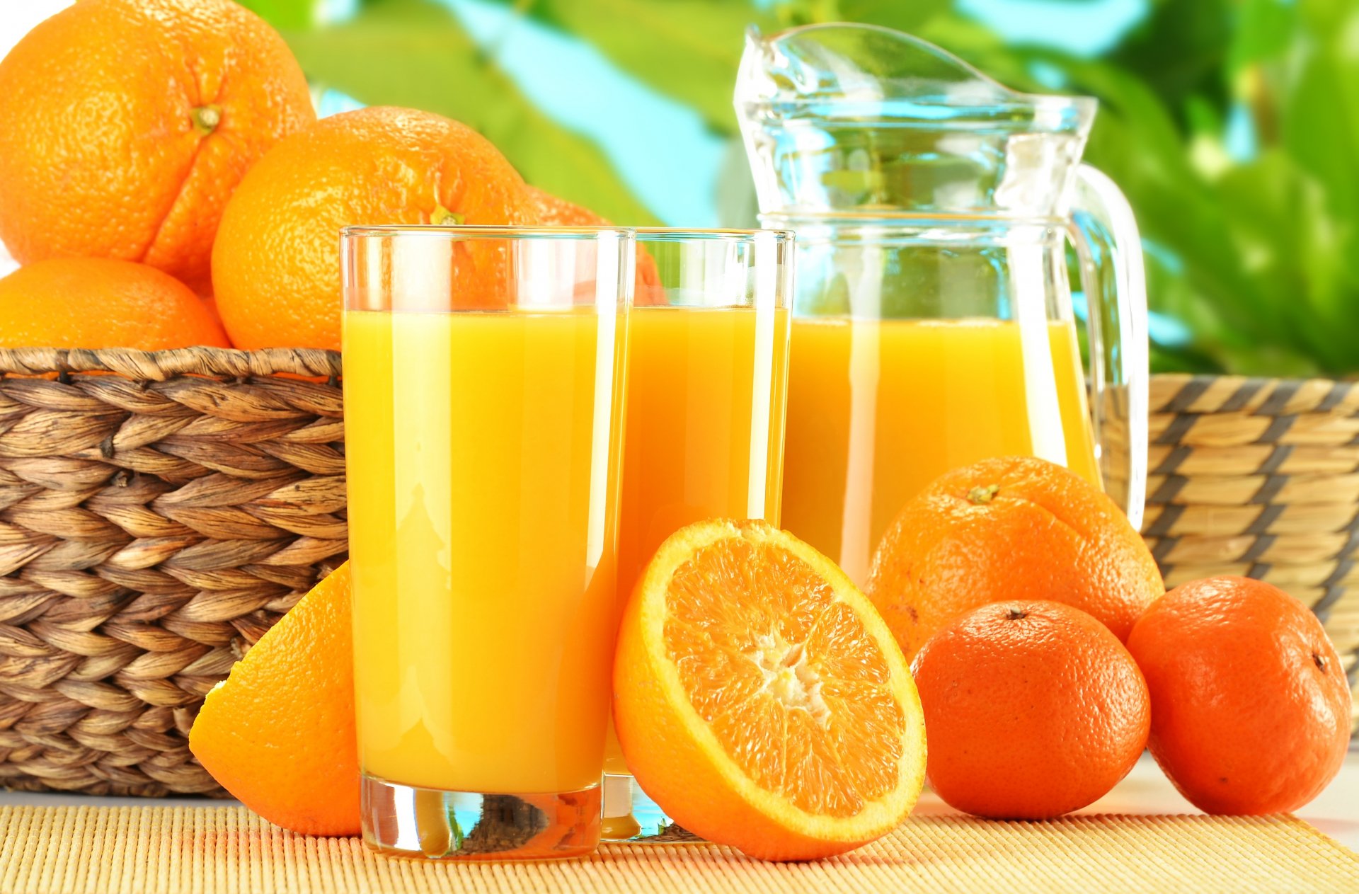 Refreshing 4K Ultra HD Orange Juice Delight: Fresh Drink & Food Vibes