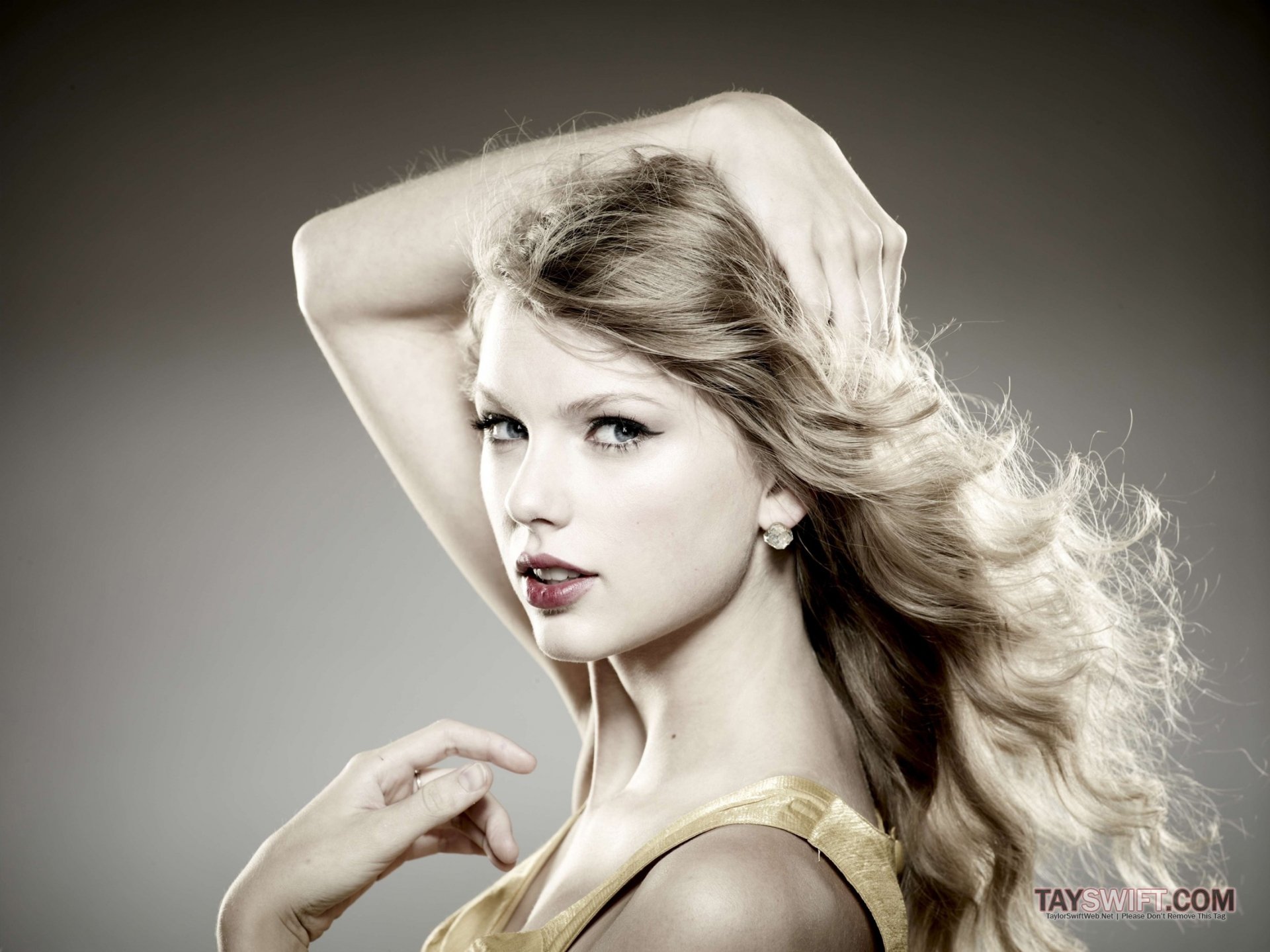 Taylor Swift HD Wallpaper: Embrace the Music | 2202x1650 | Wallpaper Abyss