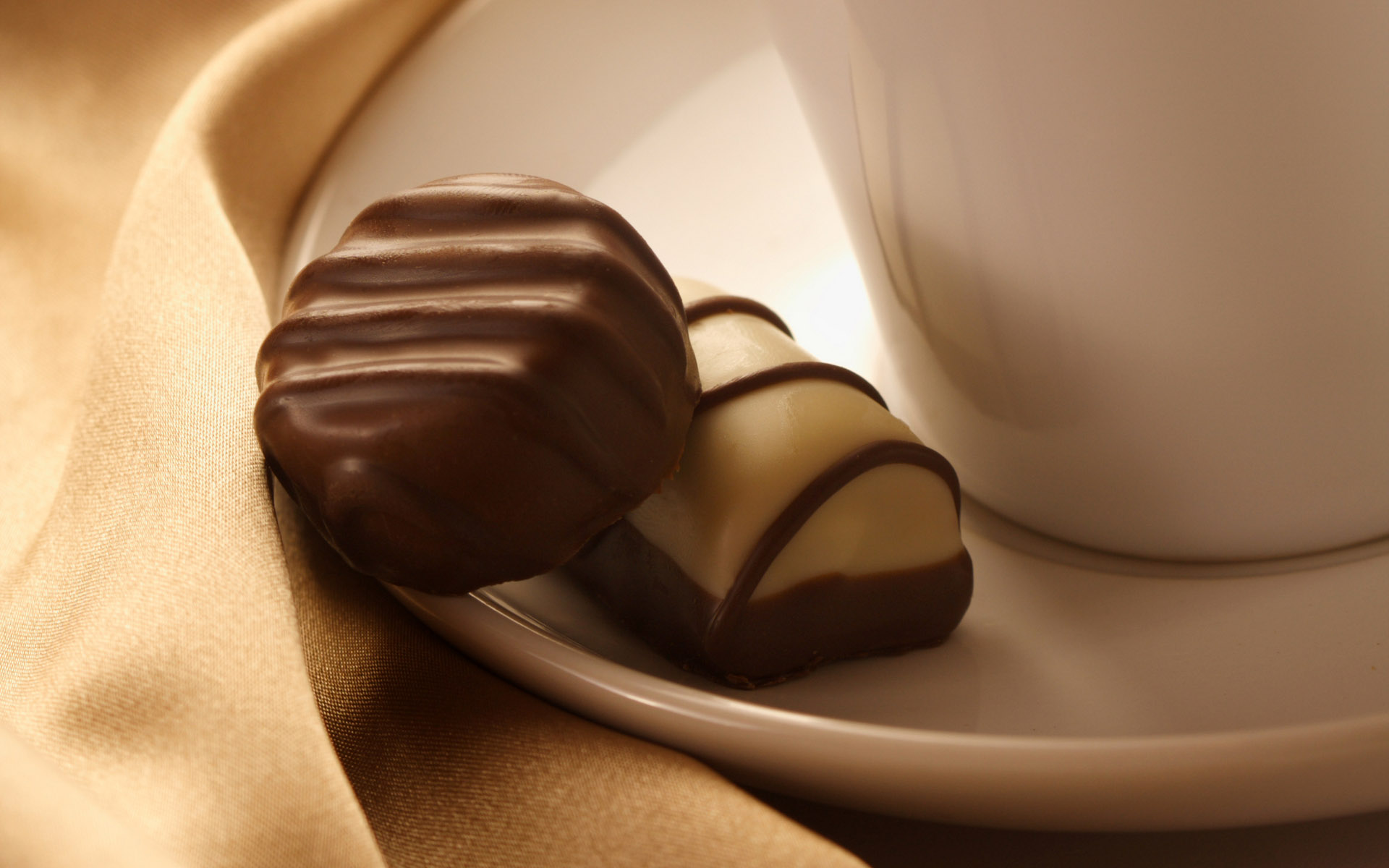 Decadent Chocolate Delights HD Wallpaper: Sweet Food Elegance