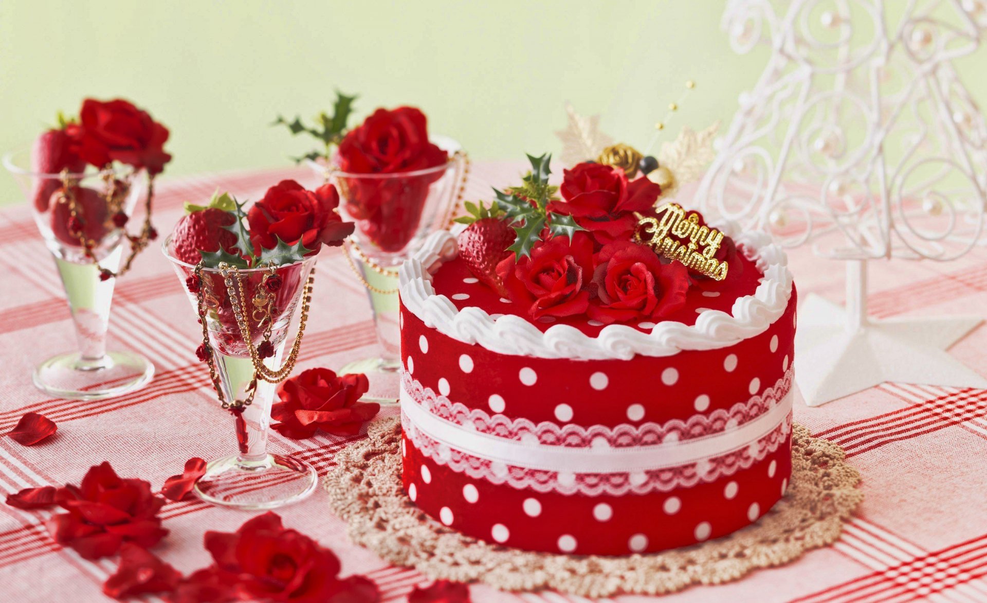 Delicious Red Rose Cake - HD Wallpaper