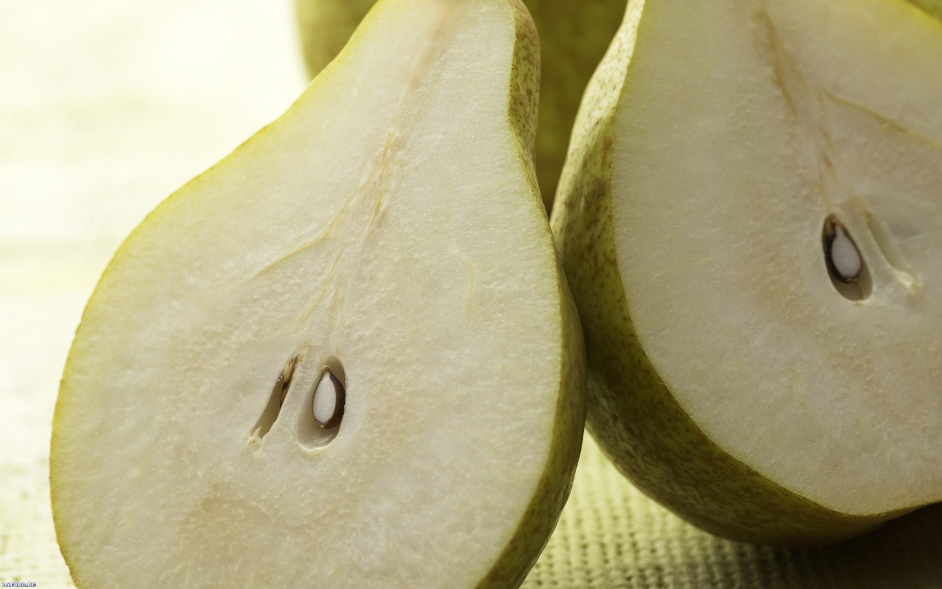 HD Pear Delight: Fresh, Juicy Fruit Wallpaper