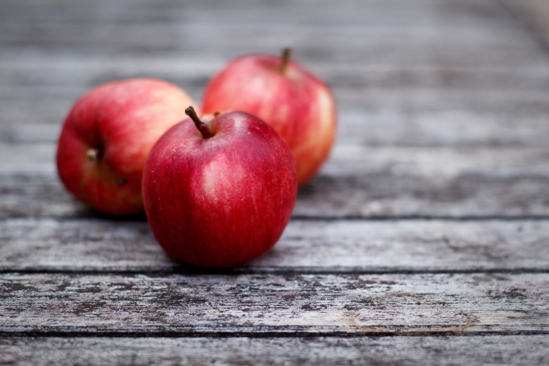Rustic Red Apples — HD Food Wallpaper | 1920x1280 | Wallpaper Abyss