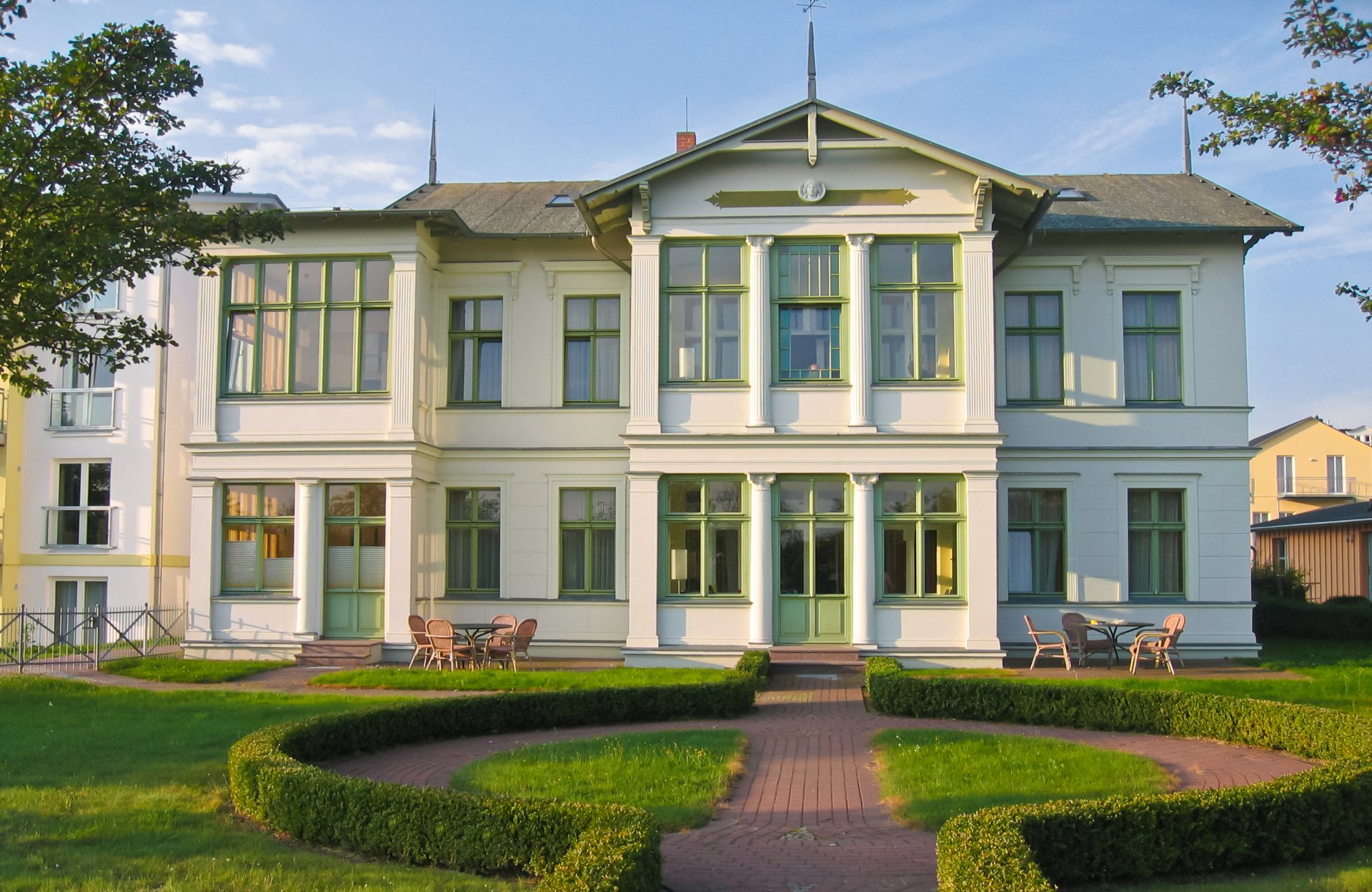 Stately Man-Made Home in HD Detail