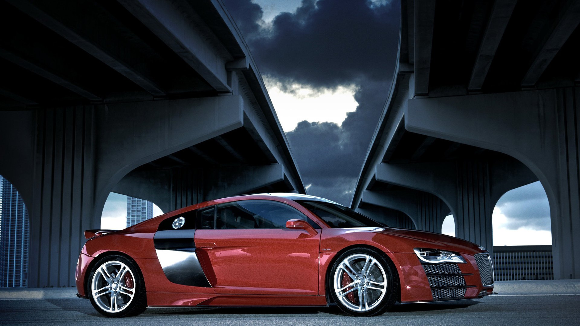 Audi R8 HD Wallpaper: Sleek Performance Under Urban Skies