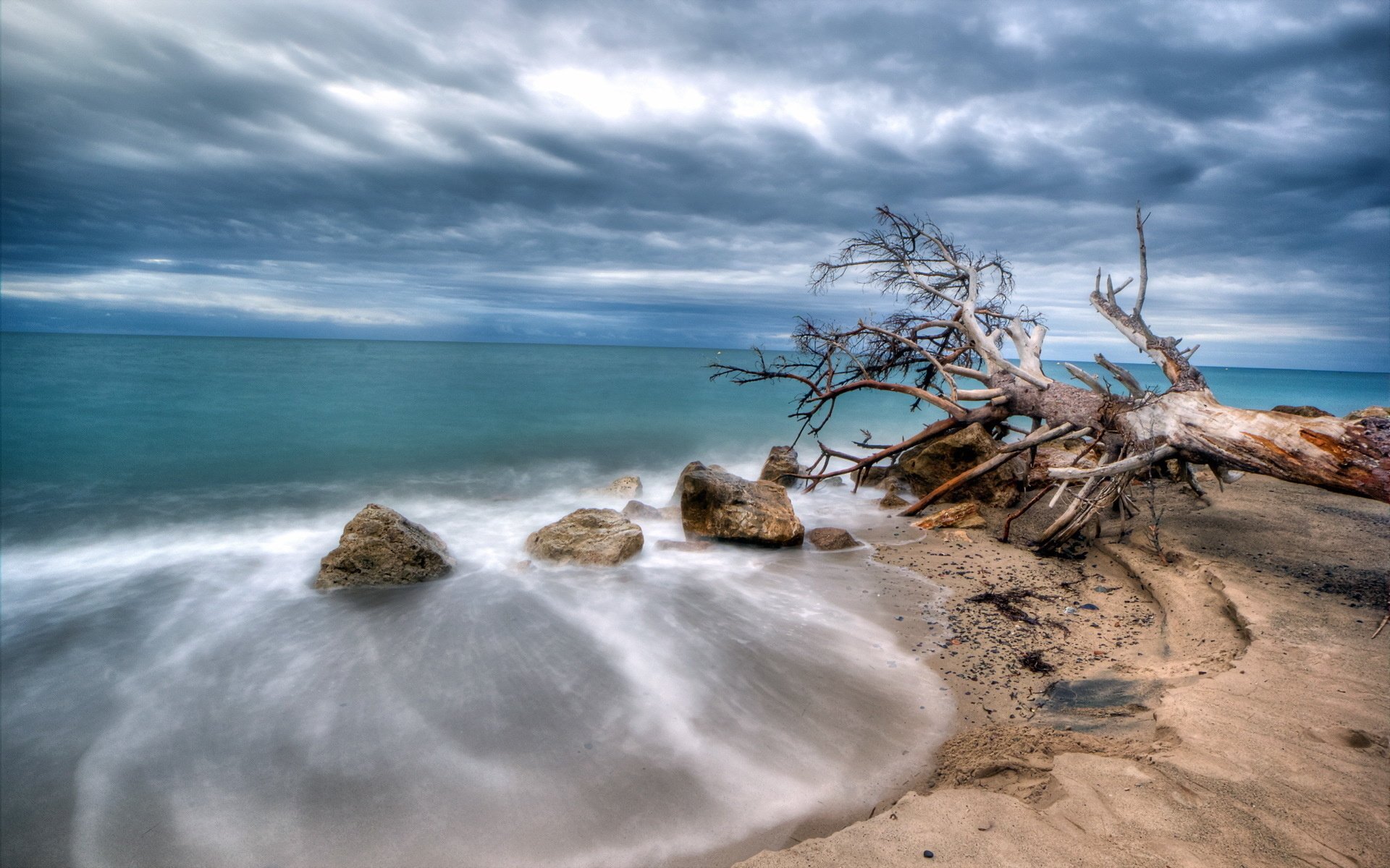 Serene Shoreline: HD Nature Beach Wallpaper | 1920x1200 | Wallpaper Abyss