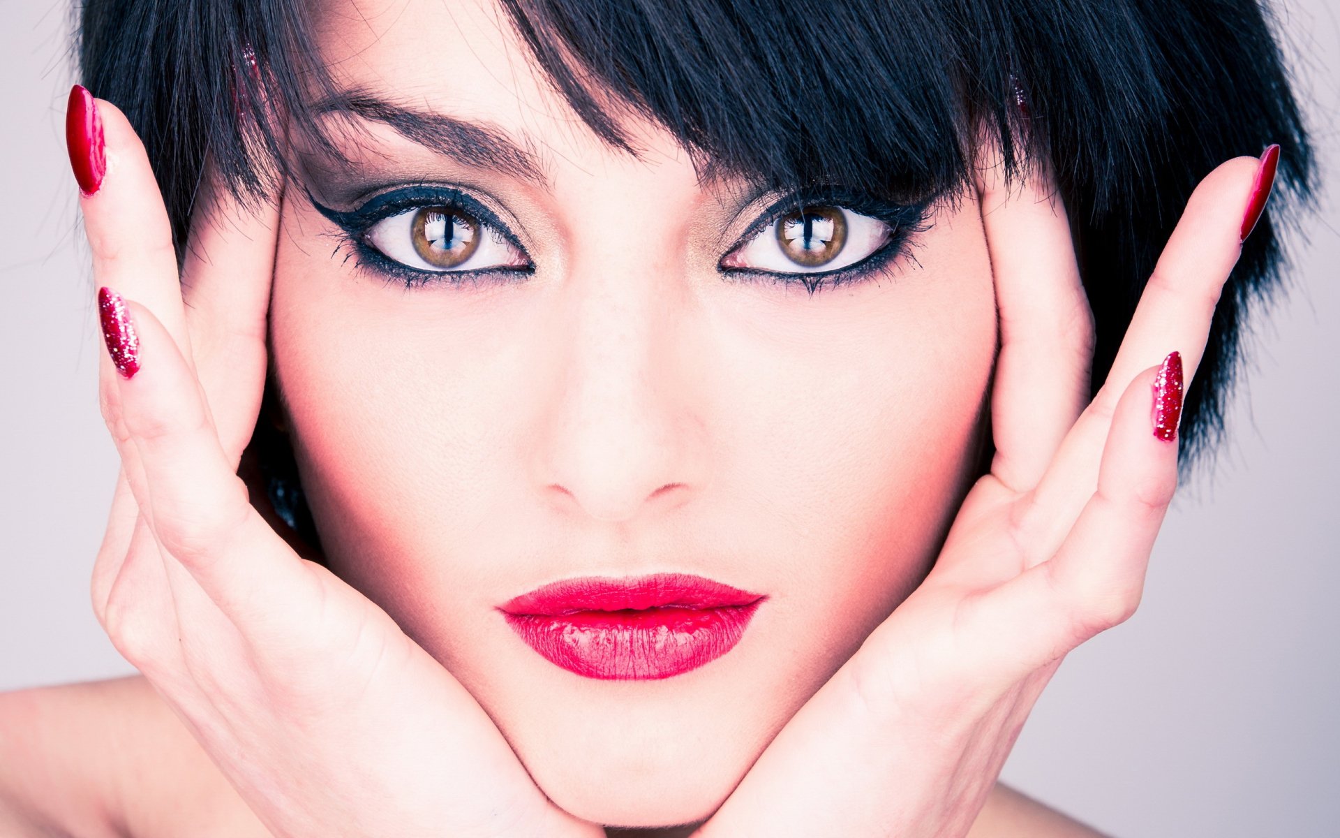 Download Woman Face HD Wallpaper